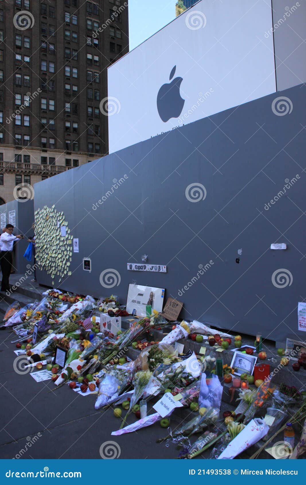 Steve Jobs memorial editorial stock photo. Image of flowers - 21493538