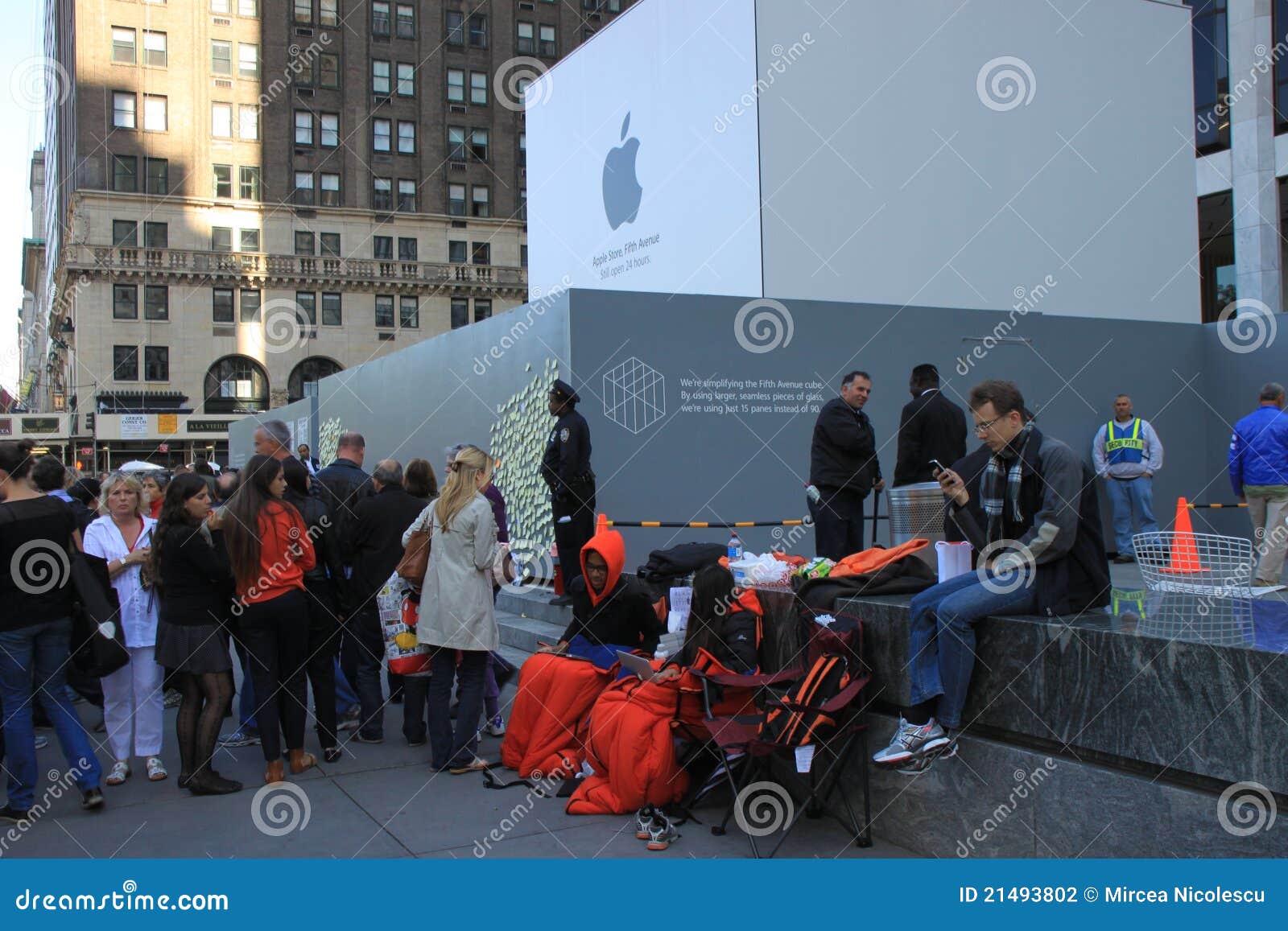 Steve Jobs memorial editorial photography. Image of gadget - 21493802