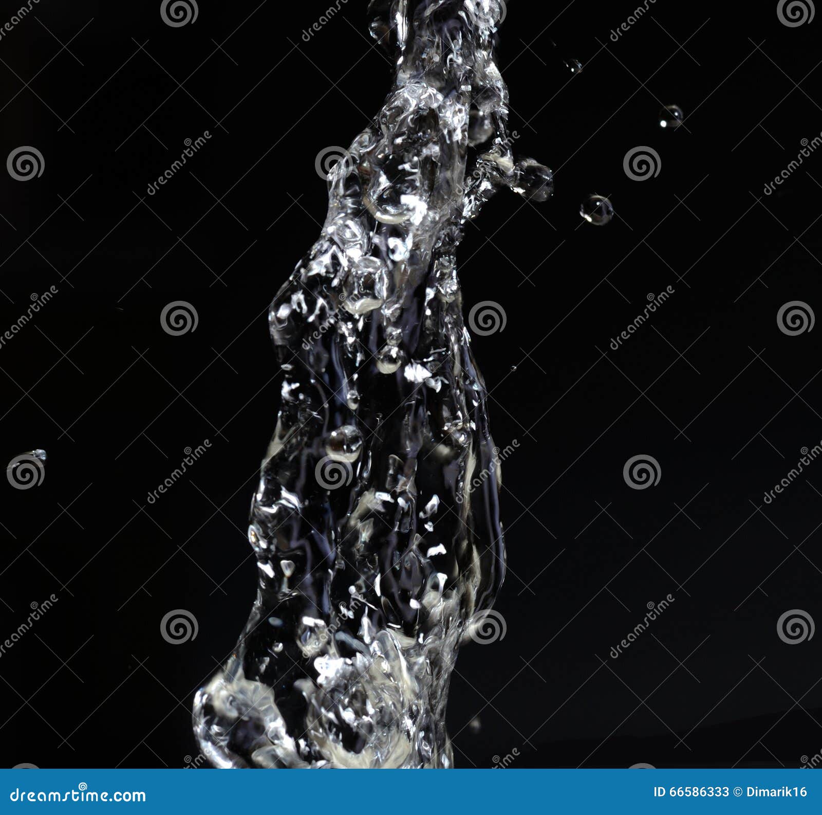 Stevige straal van water stock afbeelding. Image of rimpeling - 66586333