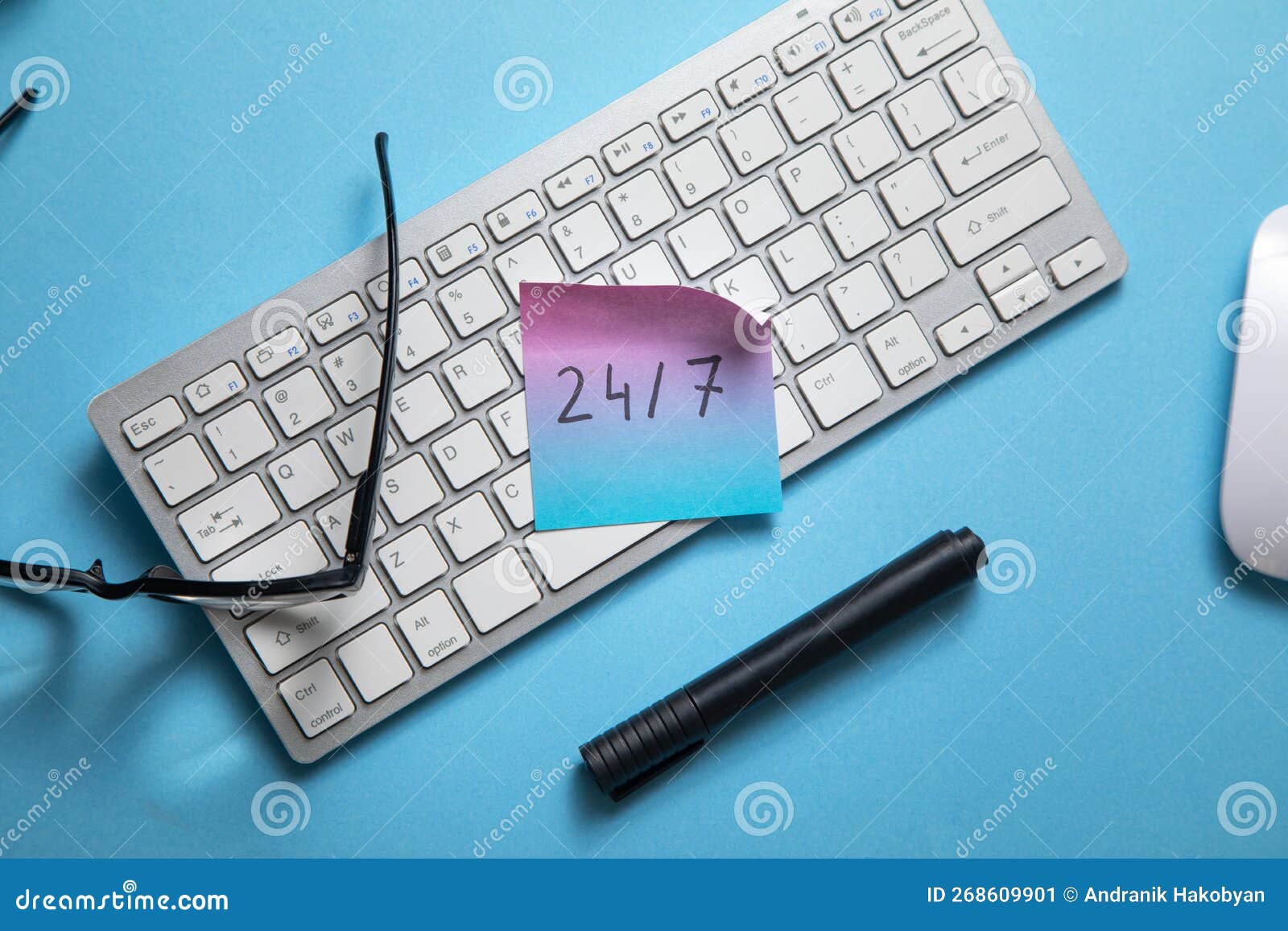 24/7 on Sticky Note with a Computer Keyboard Stock Image - Image of ...