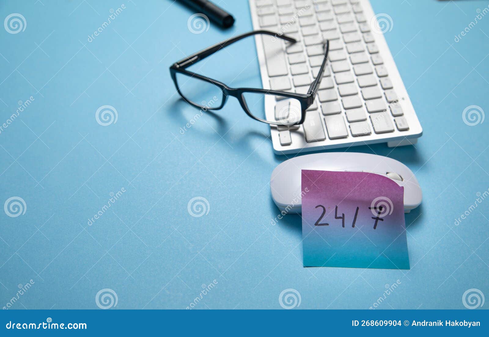 24/7 on Sticky Note with a Computer Keyboard Stock Photo - Image of ...