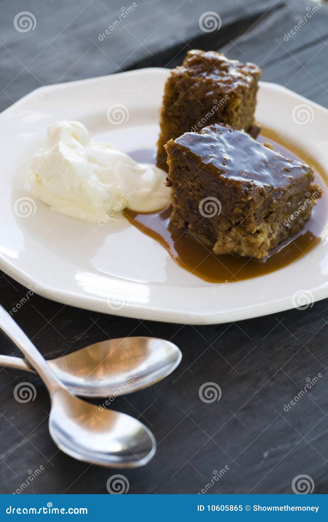 Sticky pudding and cream stock image. Image of caramel - 10605865