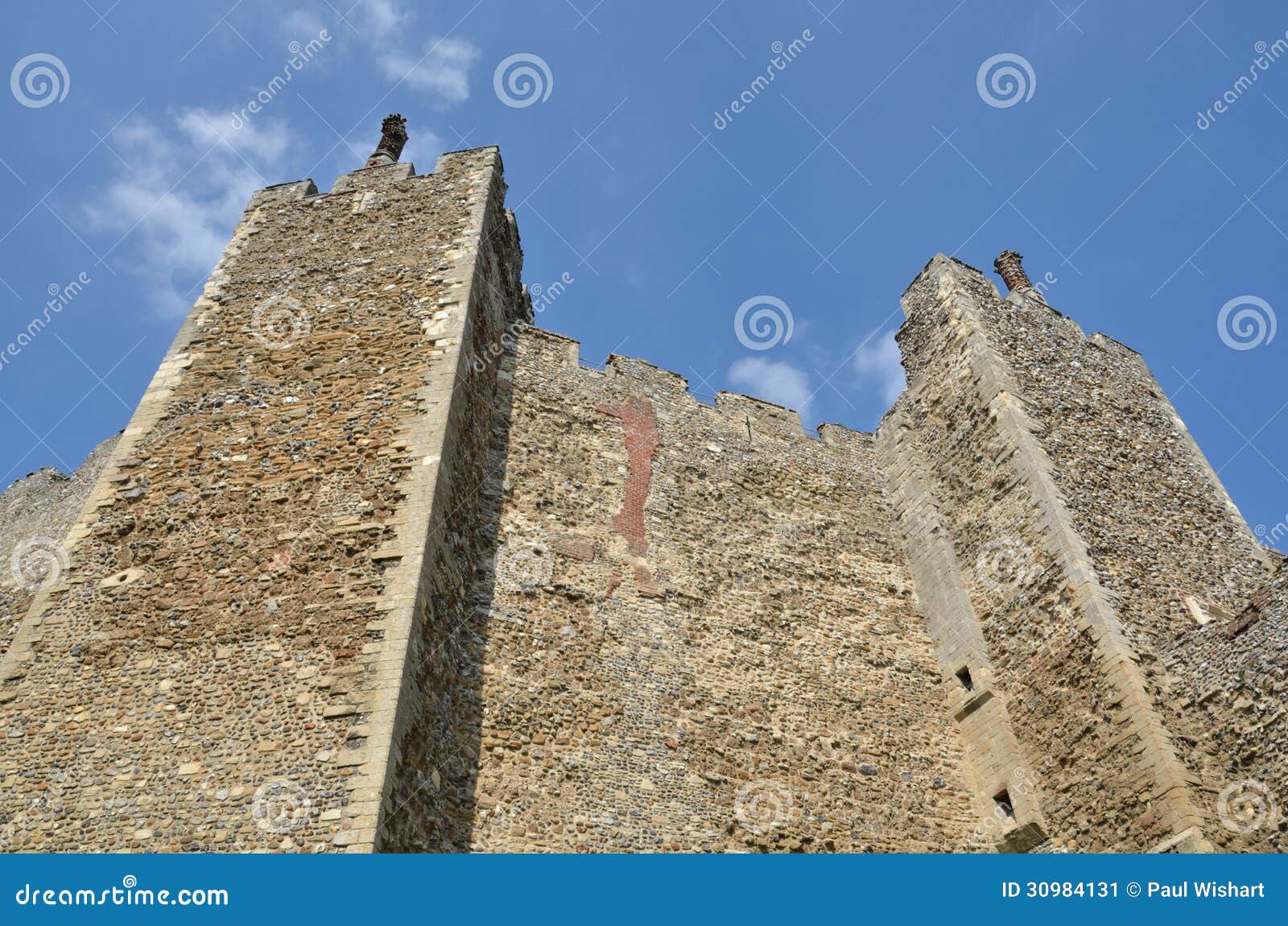 Stijgend Het Kijken Aan Kasteelmuren Stock Afbeelding - Image of toren ...
