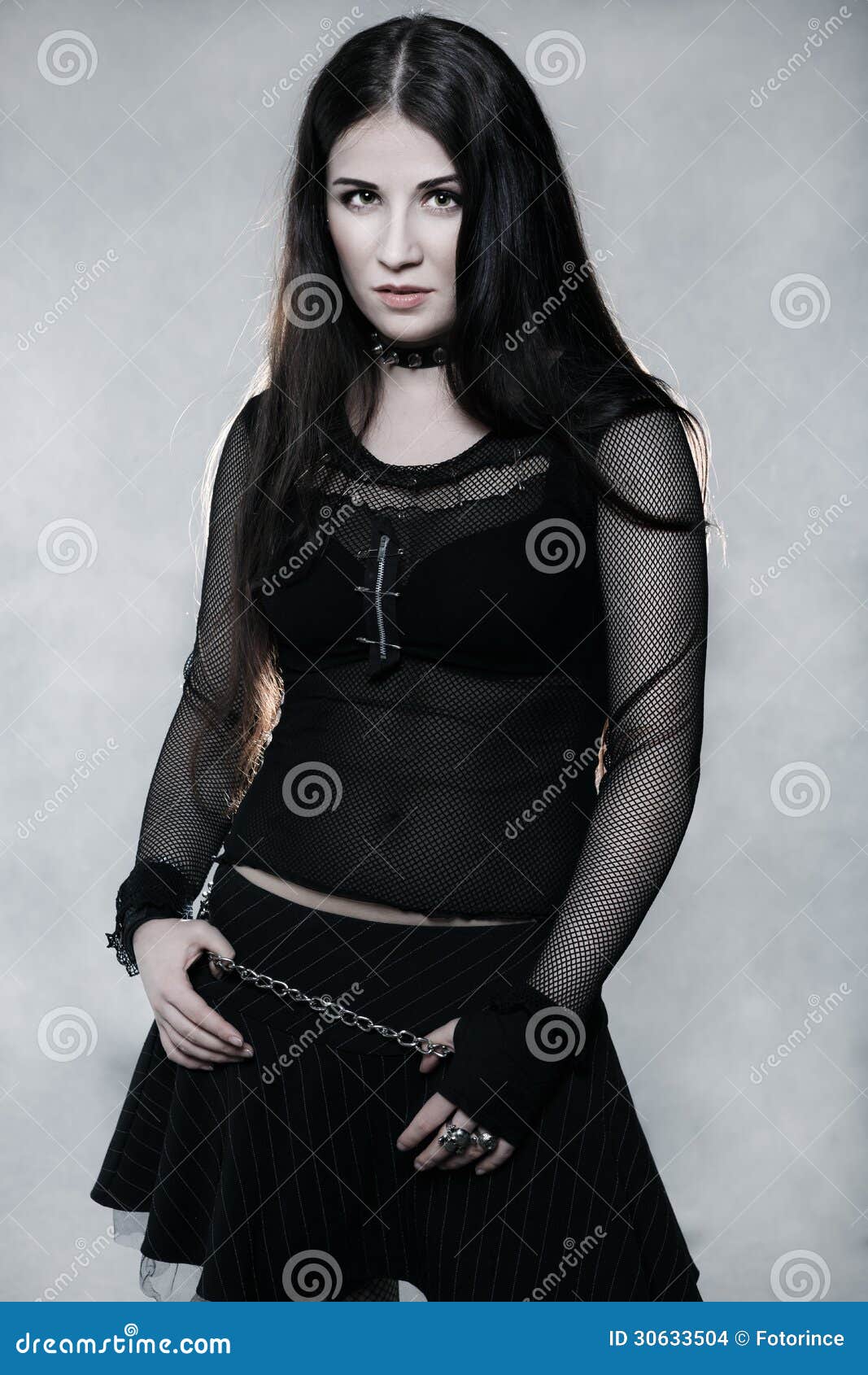 Stile Scuro Di Punk Della Ragazza Fotografia Stock - Immagine di stile ...