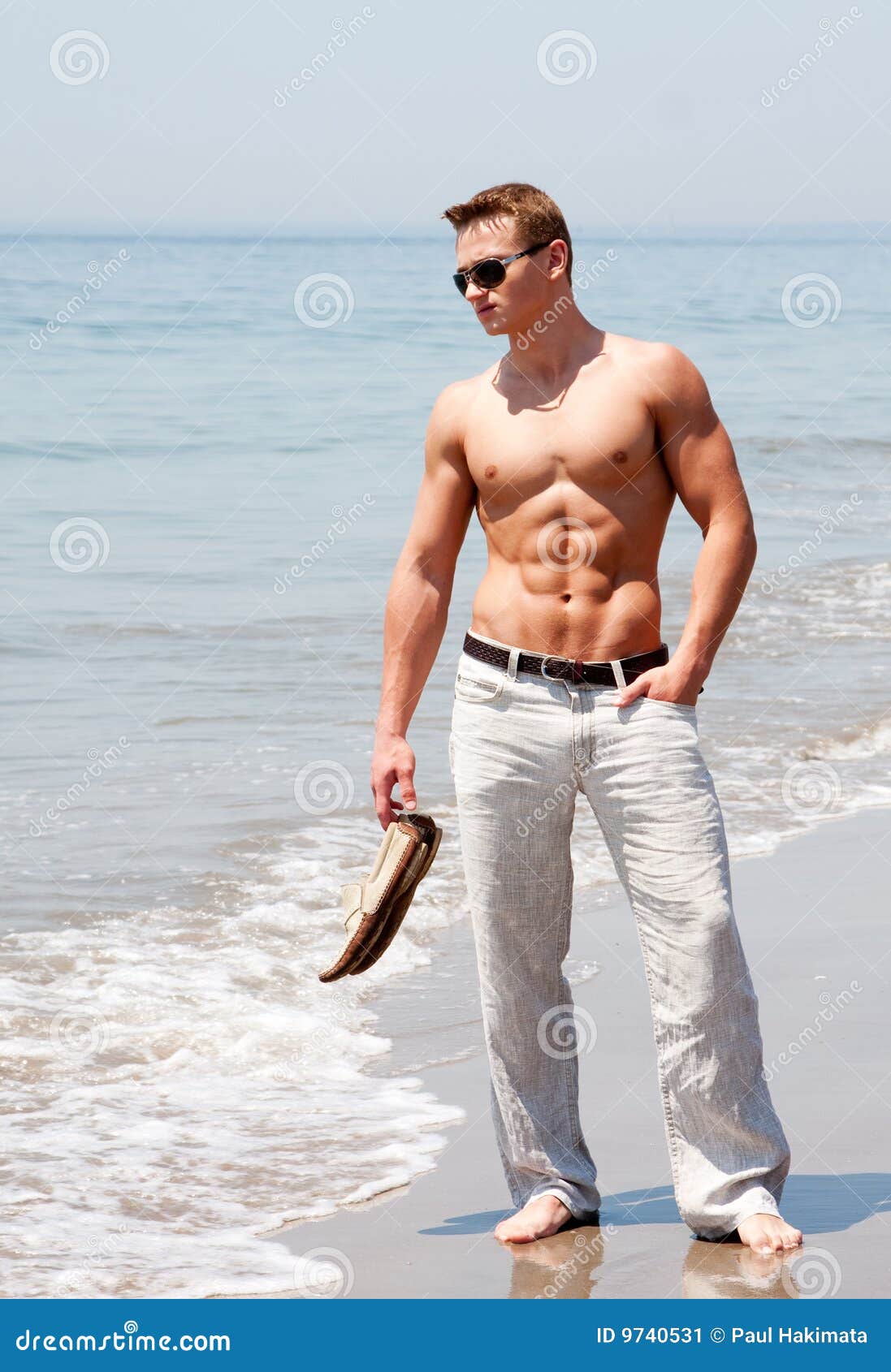 Stilig Manstanding För Strand Fotografering för Bildbyråer - Bild av ...