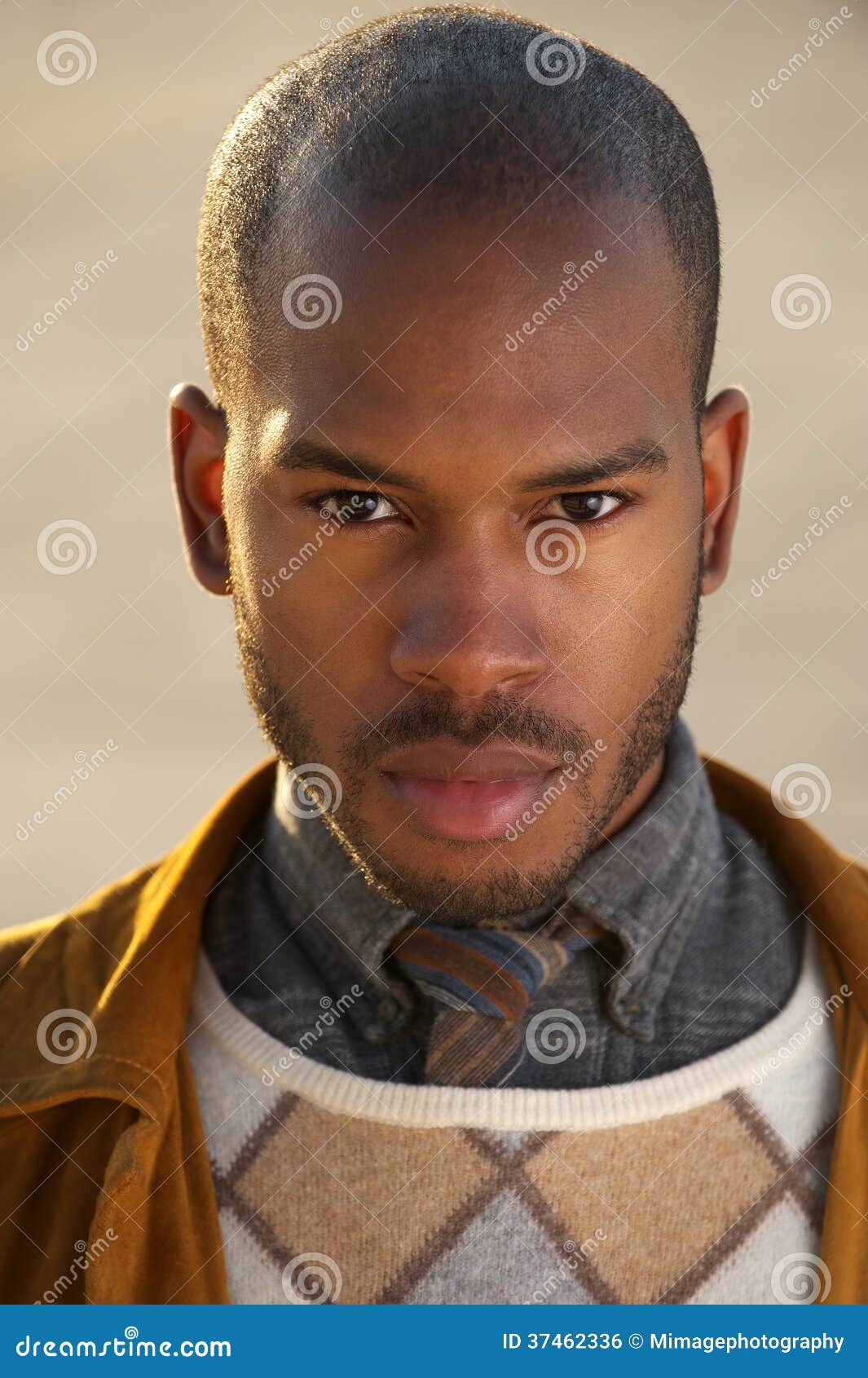 Stilig Svart Manlig Modemodell Arkivfoto - Bild av manlig, säkert: 37462336