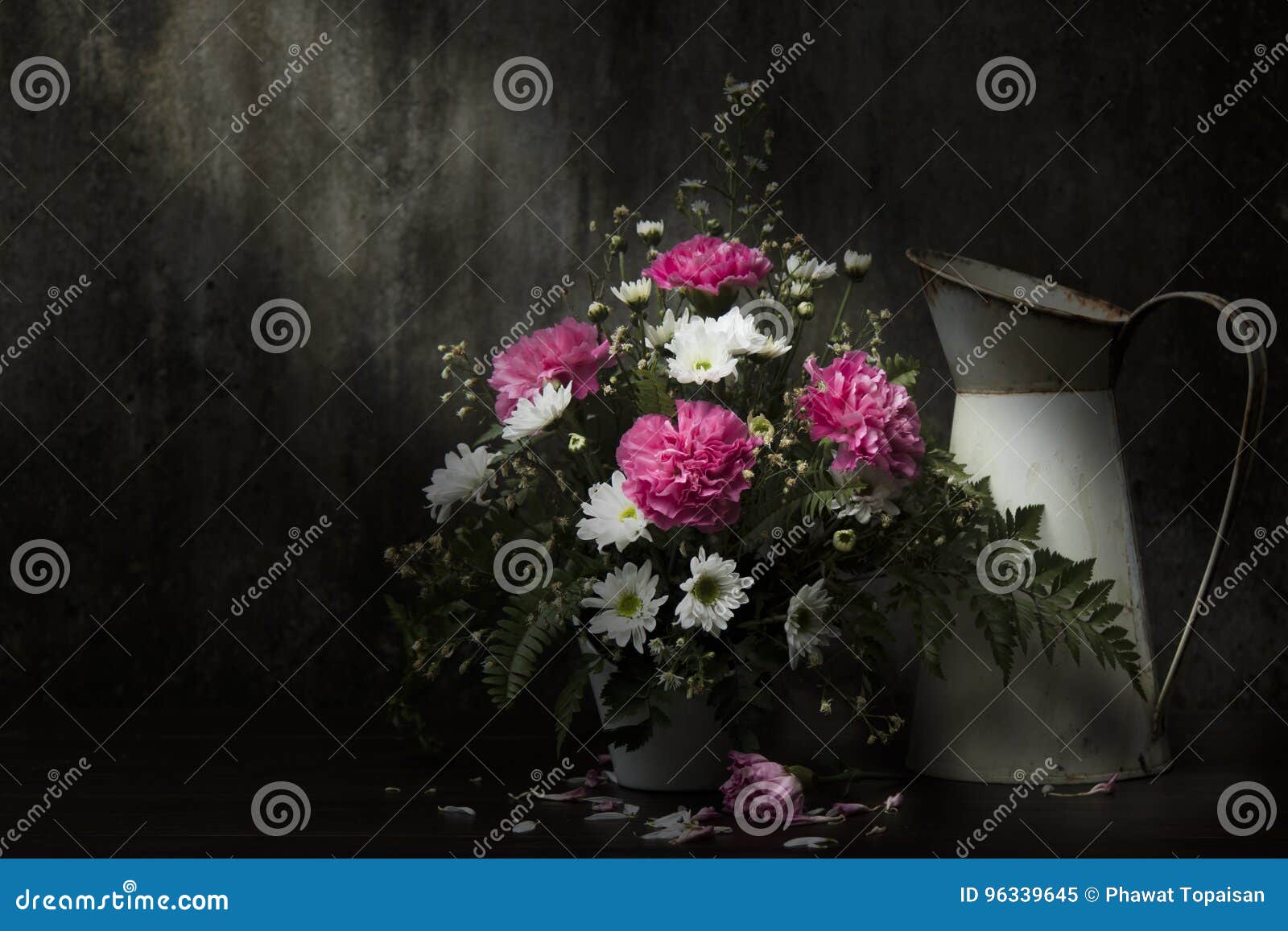 Still Life Flowers Drop Sunlight Stock Image - Image of vase, gardening ...