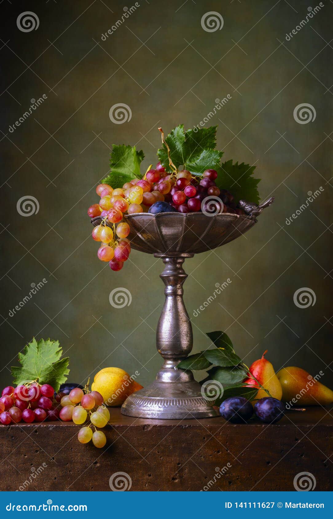 Still Life with Grapes and Plums Stock Image - Image of harvest, bowl ...