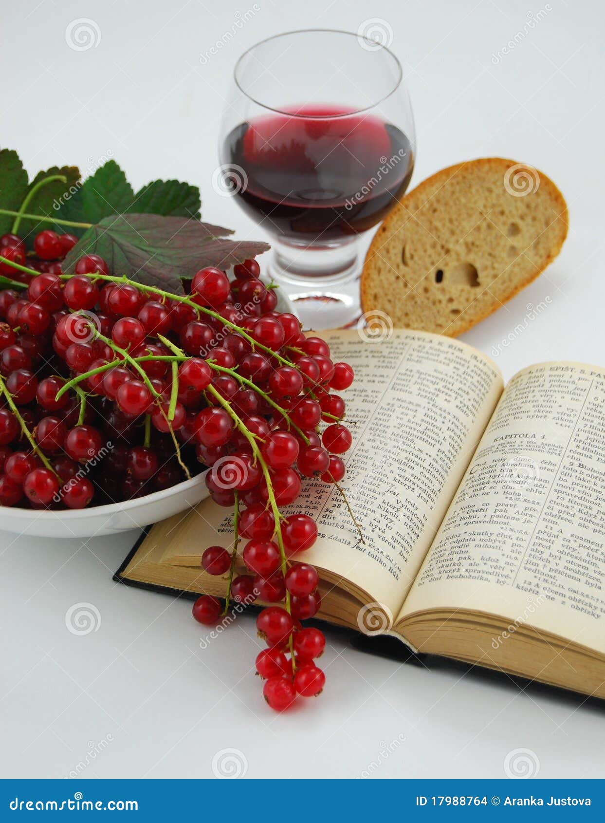 Stilleven Met Wijn En De Bijbel Stock Foto - Image of drank, bijbel ...