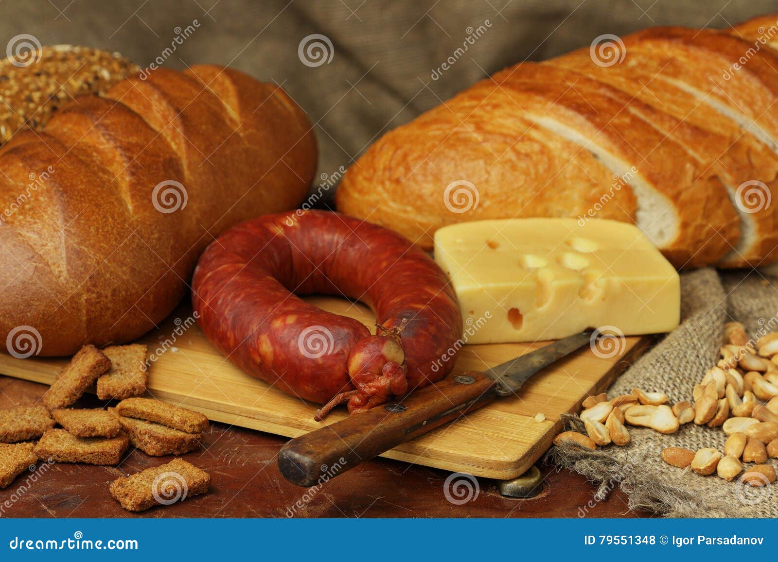Stilleven Met Worst, Brood En Kaas Stock Foto - Image of diner, keuken ...