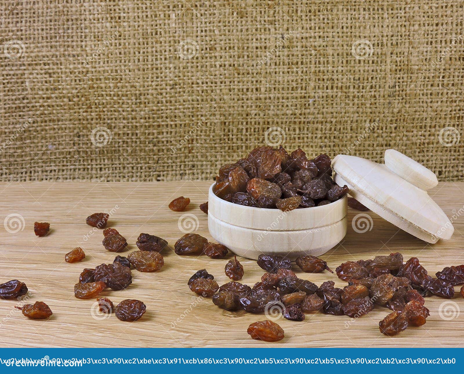 Stilleven, Rozijn, Houten Kom Stock Foto - Image of leven, druif: 52405586