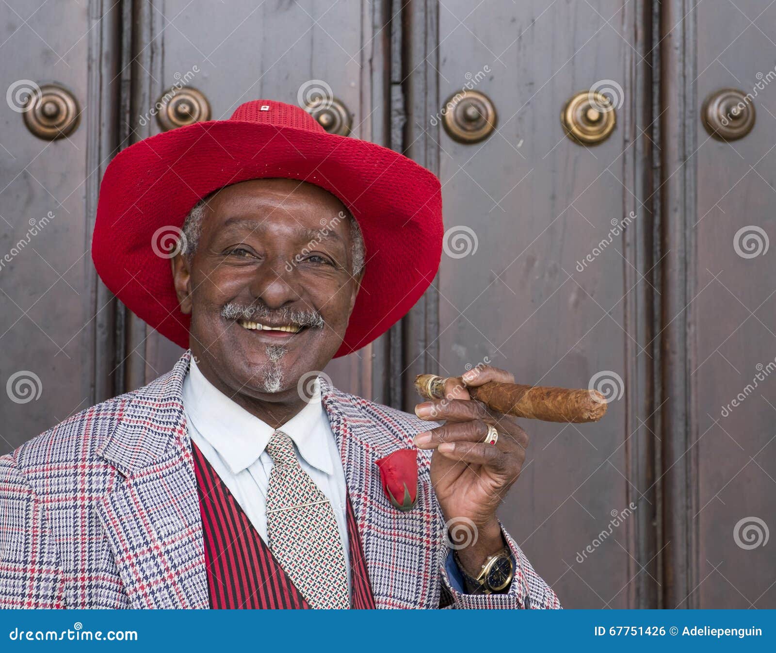 Stilvoller Mann Mit Zigarre, Havana Cuba Redaktionelles Foto - Bild von ...