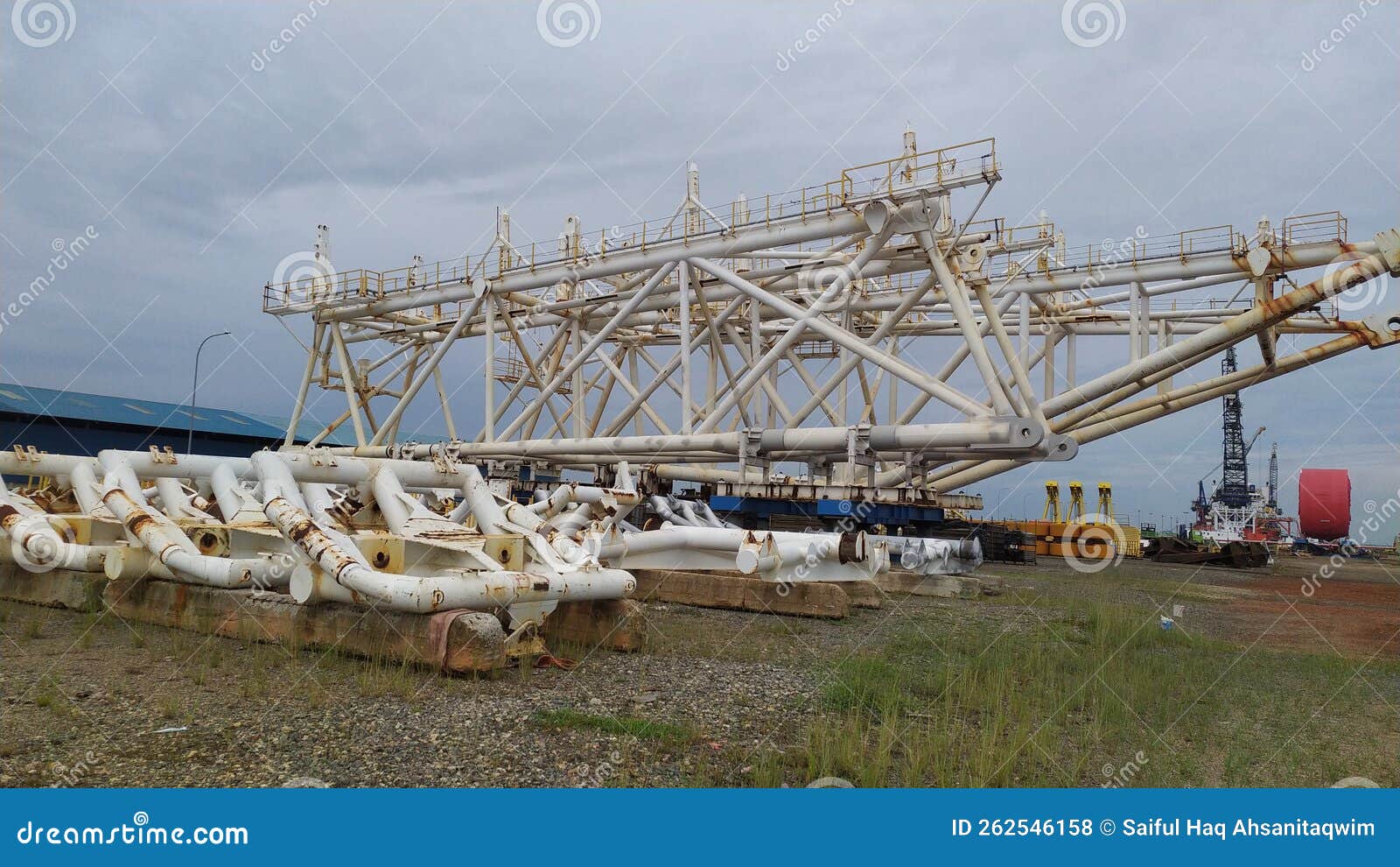 Offshore Pipeline, Riser And Sealine On Oil And Gas Wellhead Hub Remote ...