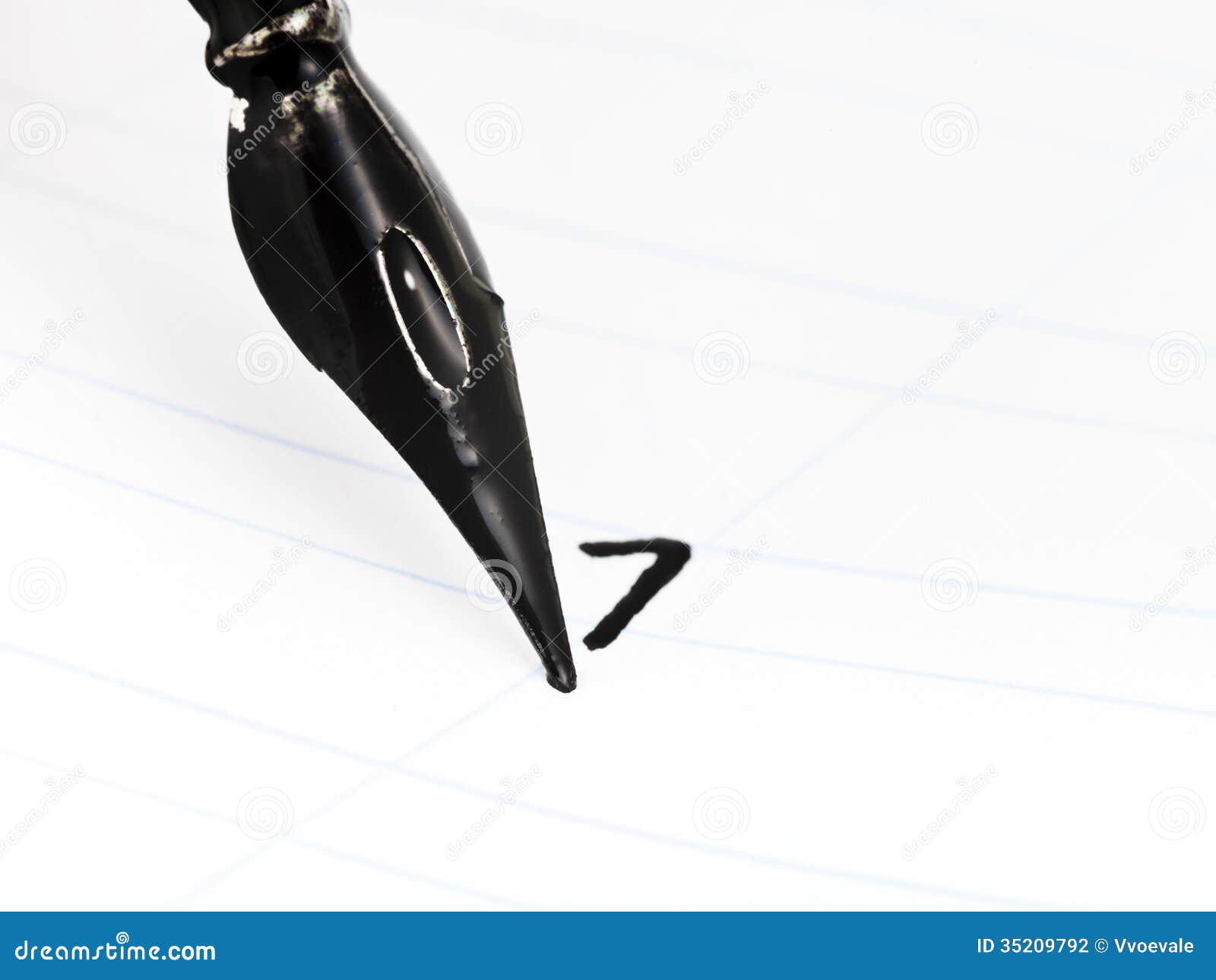 Stippel I door zwarte inkt stock foto. Image of zwart - 35209792