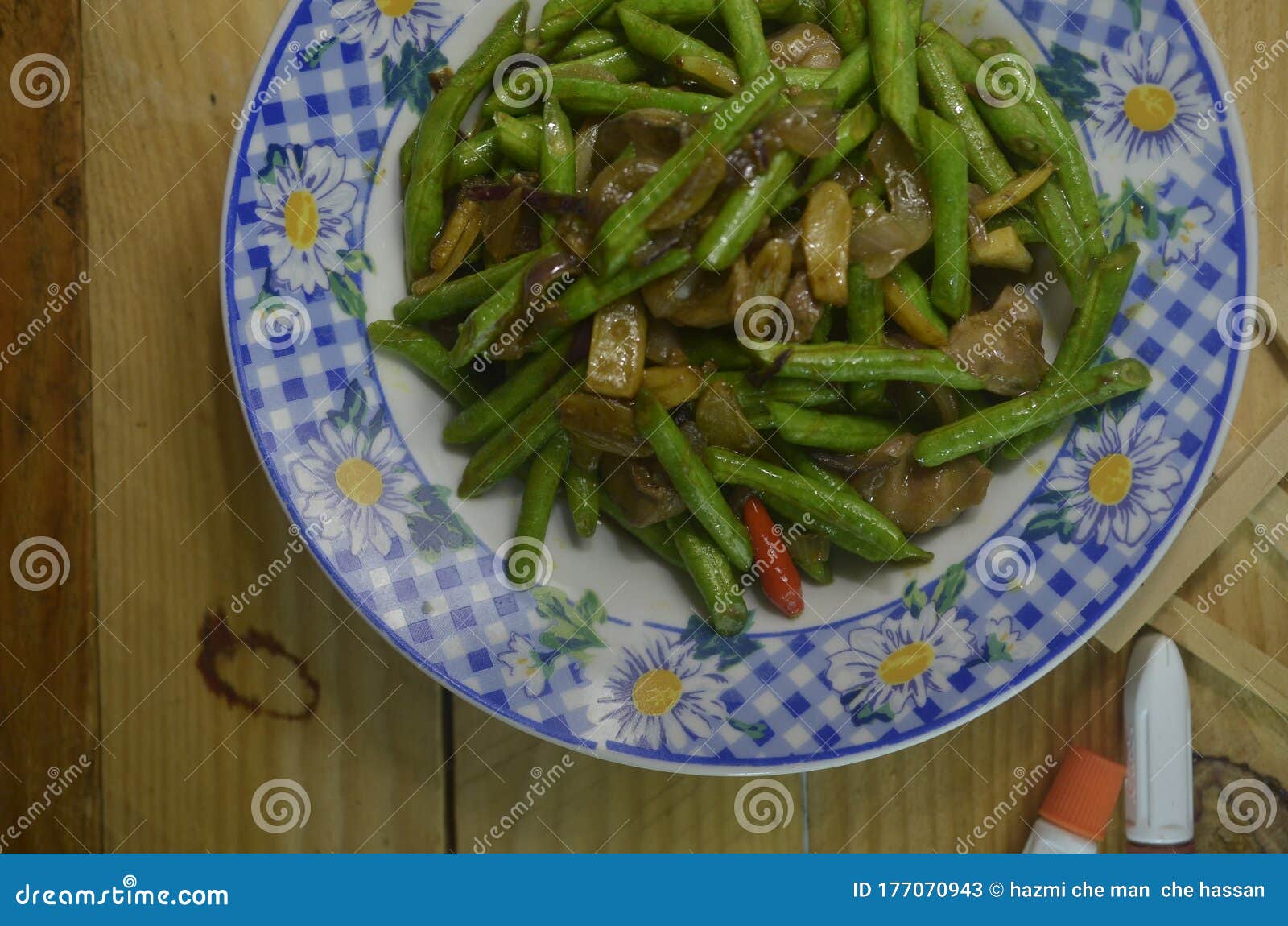 Stir Fried Long Bean with Garlic Stock Image - Image of healthy, green ...