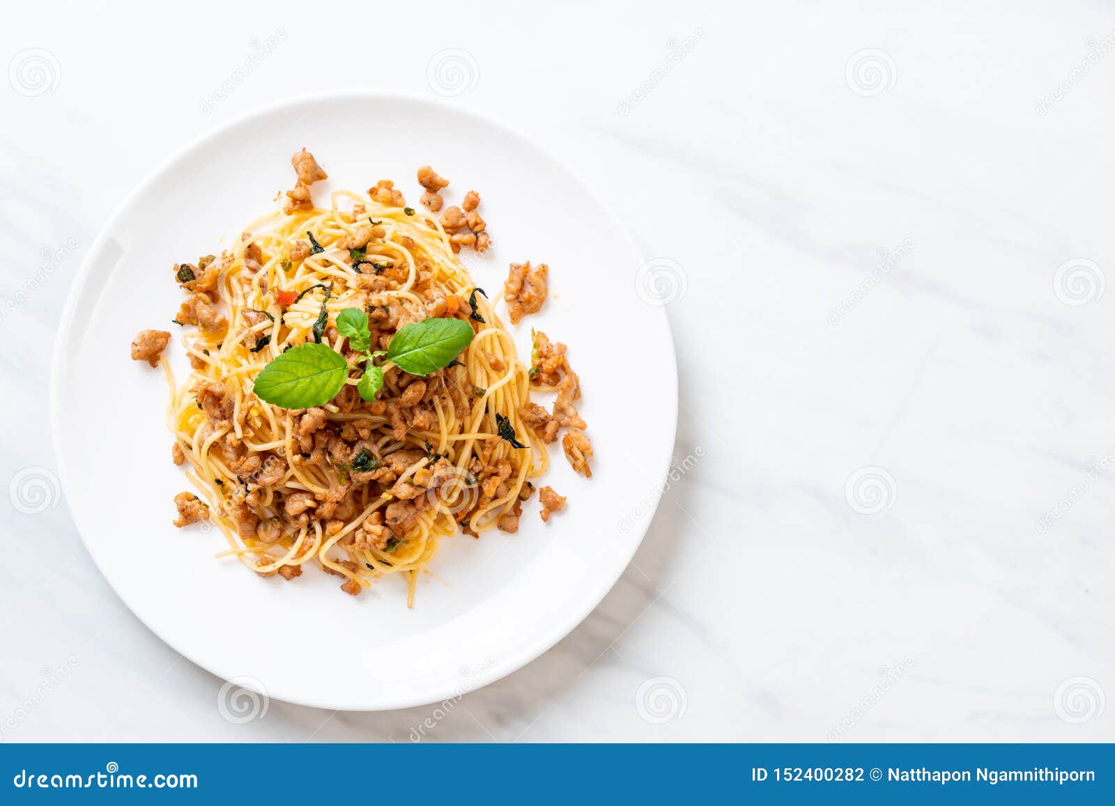 Stir-fried Spaghetti with Minced Pork and Basil Stock Photo - Image of ... Stir-fried Spaghetti with Minced Pork and Basil Stock Photo - Image of ...