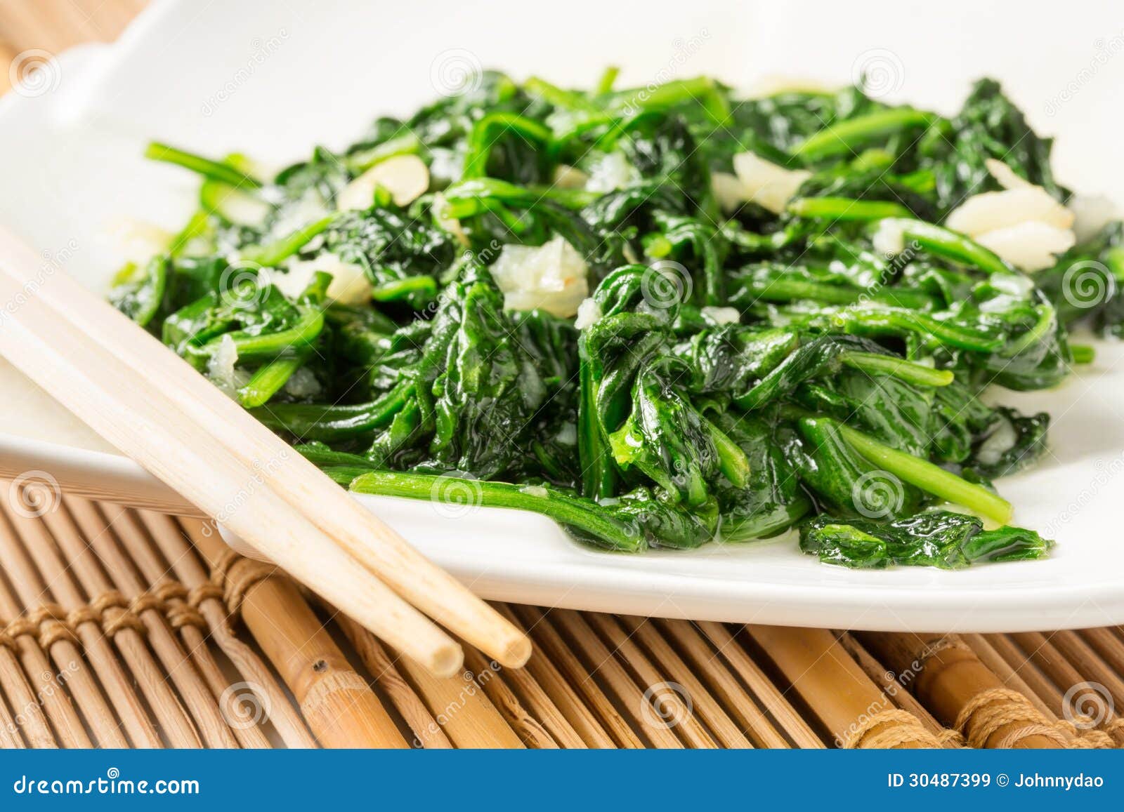Stir fried spinach stock image. Image of garlic, spinach - 30487399