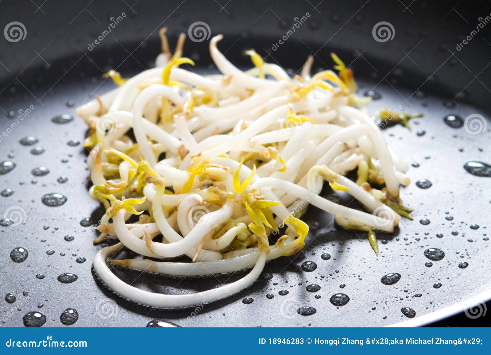 Stir fry bean sprout stock image. Image of bright, chinese - 18946283