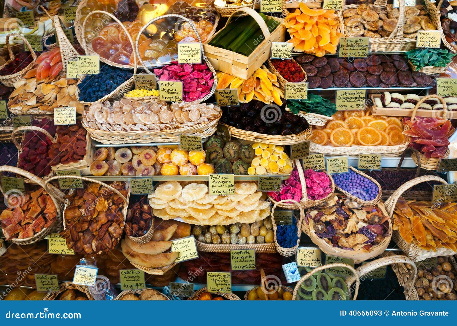 Stockez les fruits secs image stock. Image du noix, ingrédient - 40666093