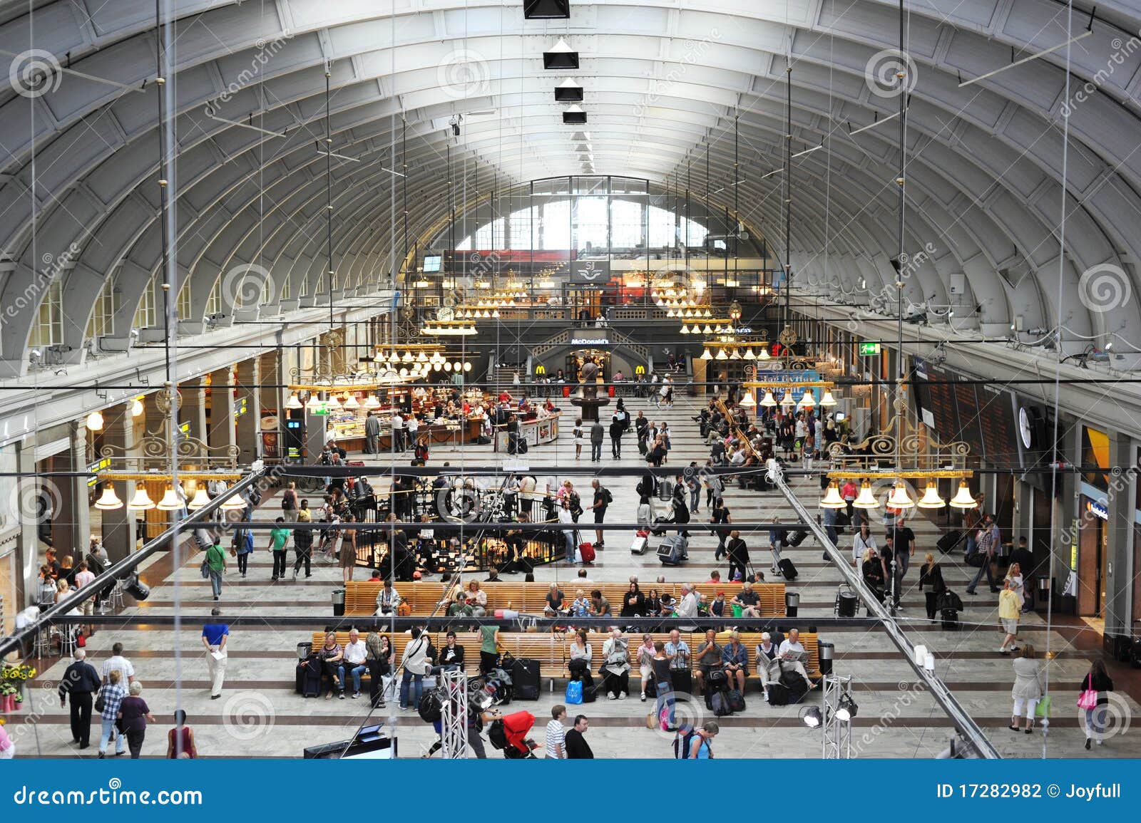 Stockholm Central editorial photography. Image of commuter - 17282982