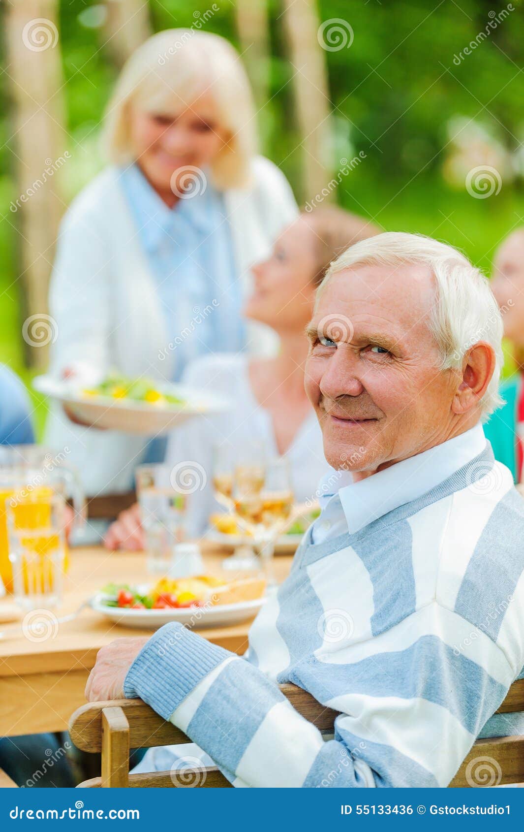 Stolt Att Ha En Stor Familj Arkivfoto - Bild av activatoren, frankt ...