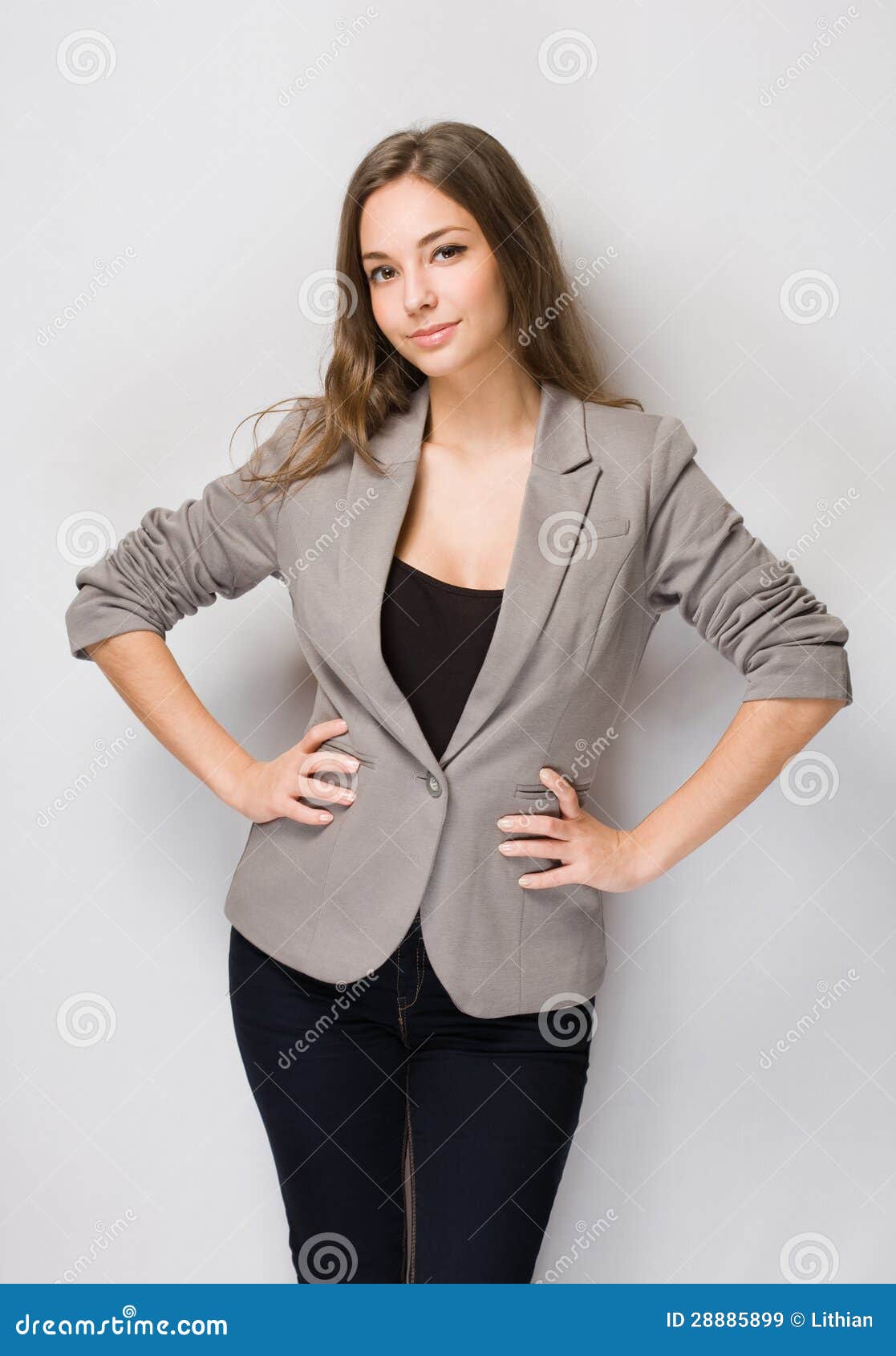 Stolze junge Brunettefrau. stockbild. Bild von geschäft - 28885899