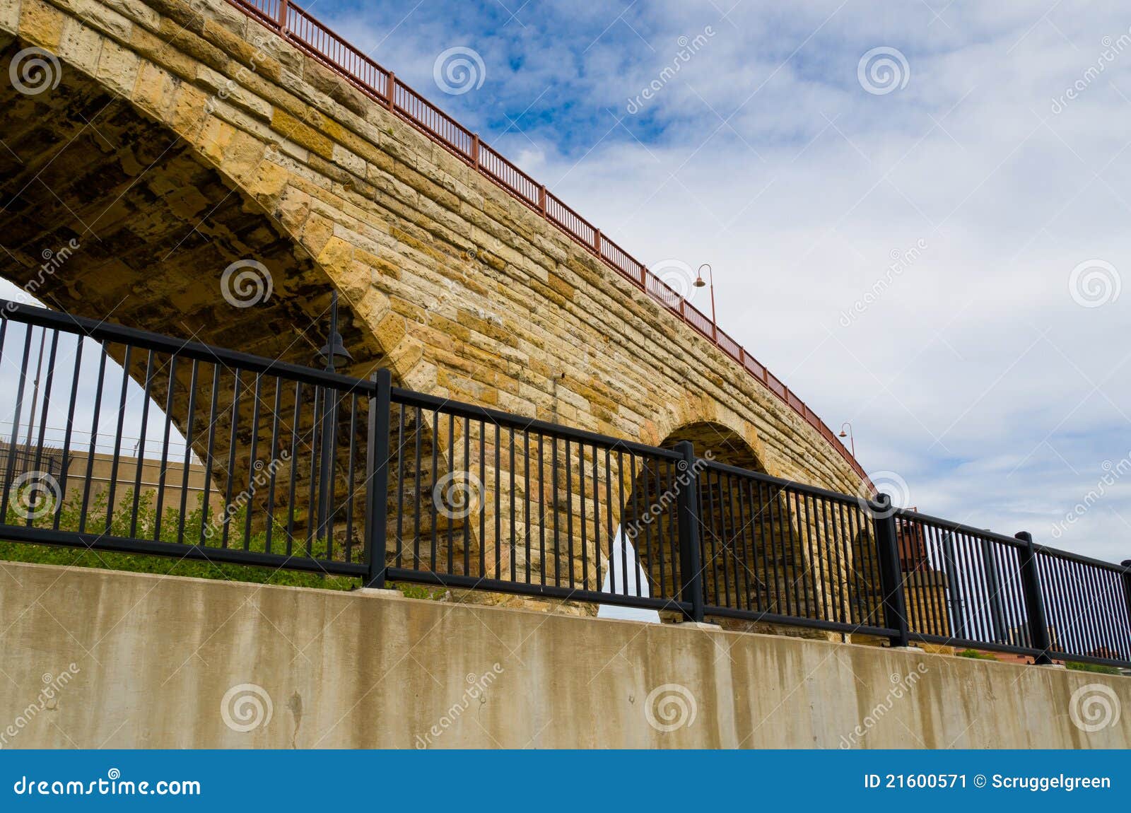 Stone Arch Bridge stock image. Image of brick, summer - 21600571