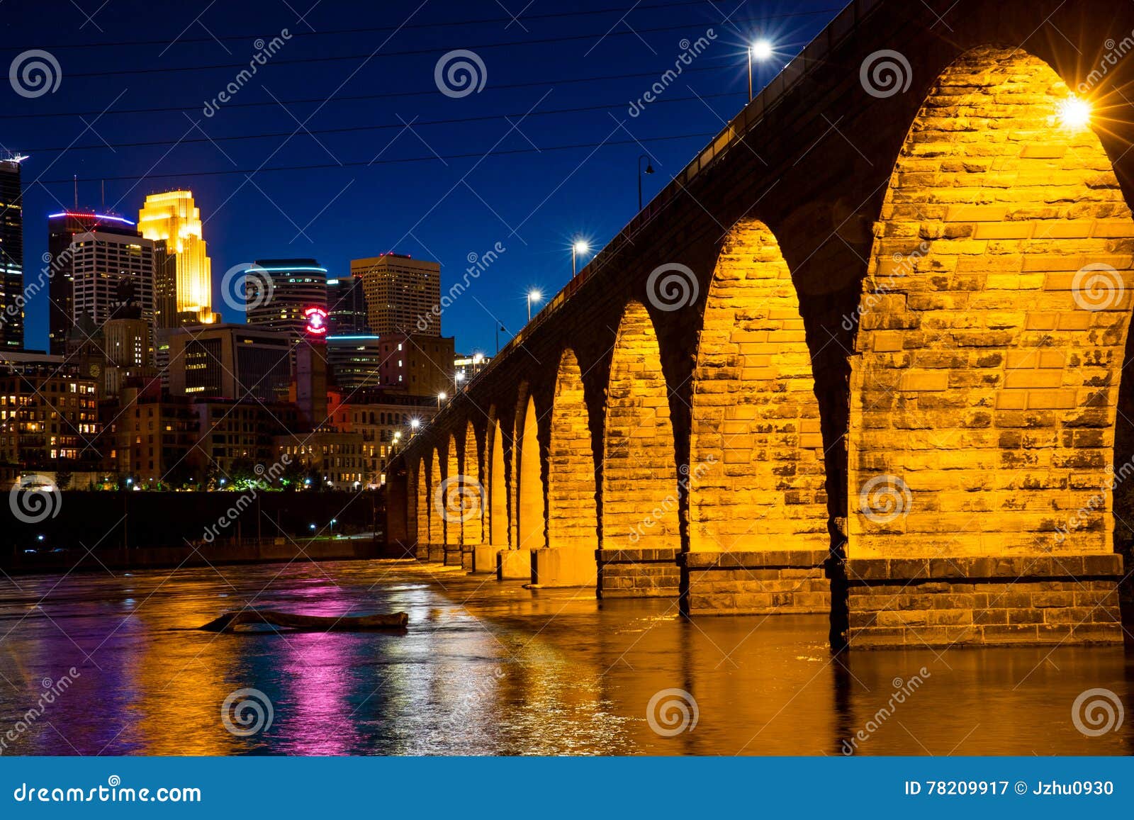 Stone Arch Bridge editorial photography. Image of arch - 78209917