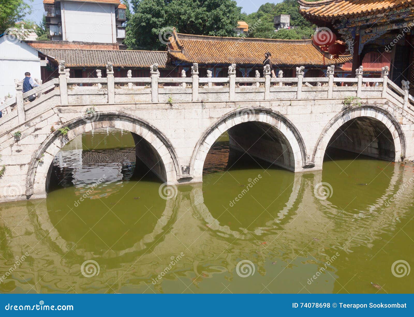 Stone arch bridge editorial stock photo. Image of beautiful - 74078698
