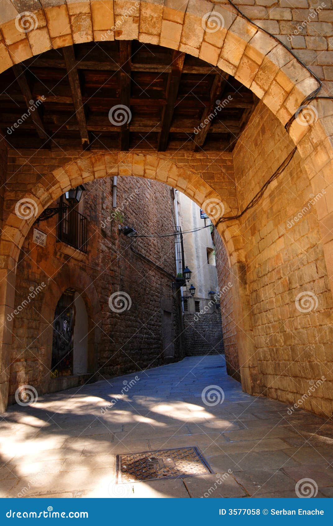 Stone Arch To Narrow Alleyway Stock Photo - Image of gothic, entryway ...