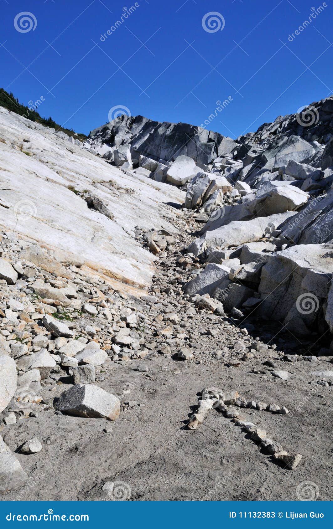 Stone Arrow Trail mark stock image. Image of sigh, footpath - 11132383