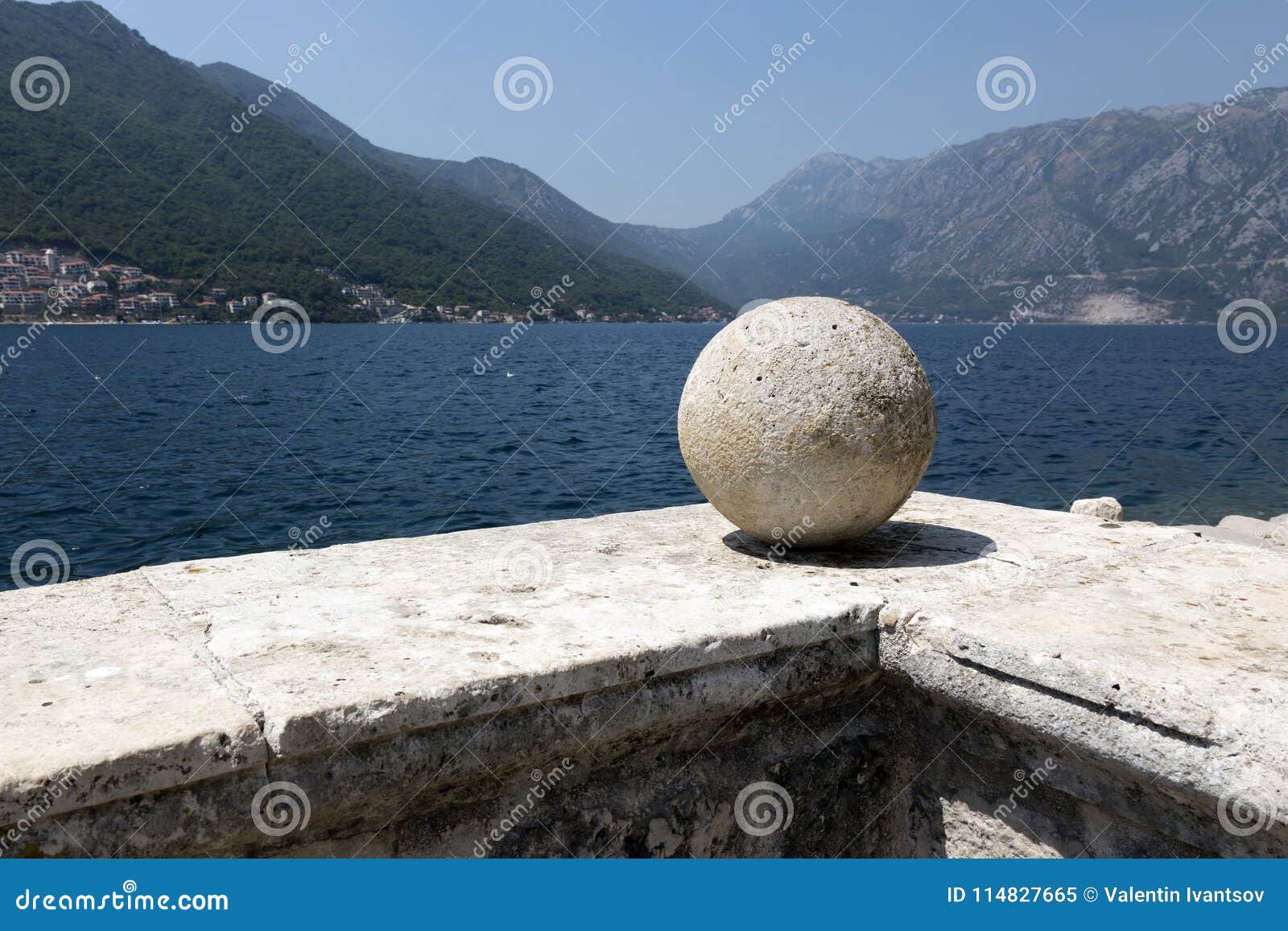 Ancient Parapet Around The Chapel Of Wat Bueng Phra Ranchai In Roi Et ...