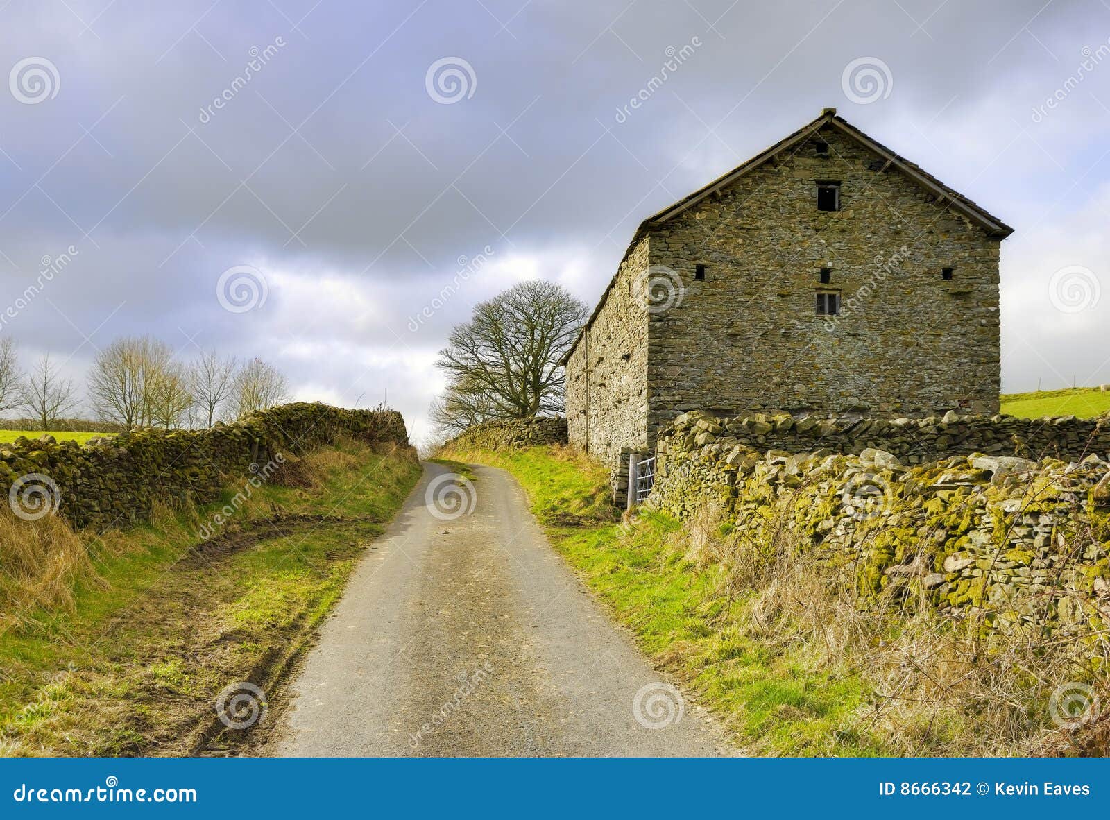 Stone barn in countryside stock photo. Image of rural - 8666342