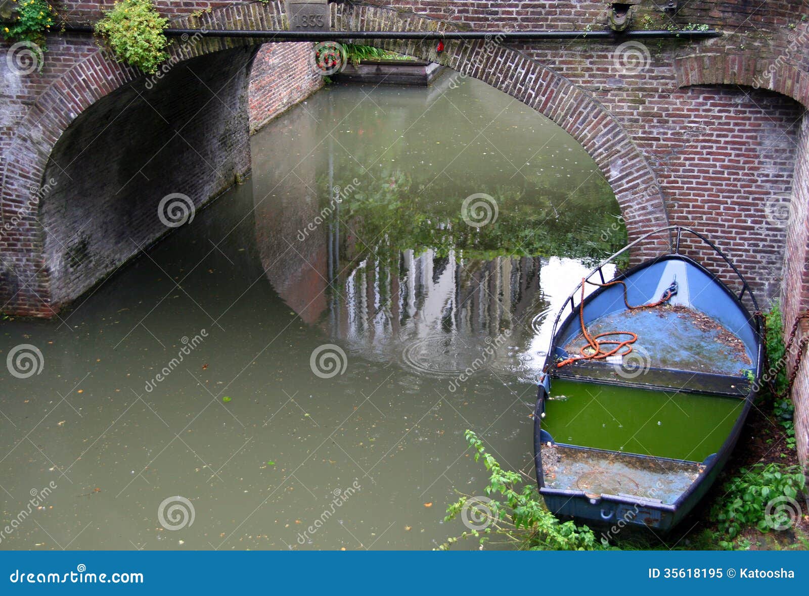 Stone Bridge Over the Canal Stock Image - Image of green, city: 35618195