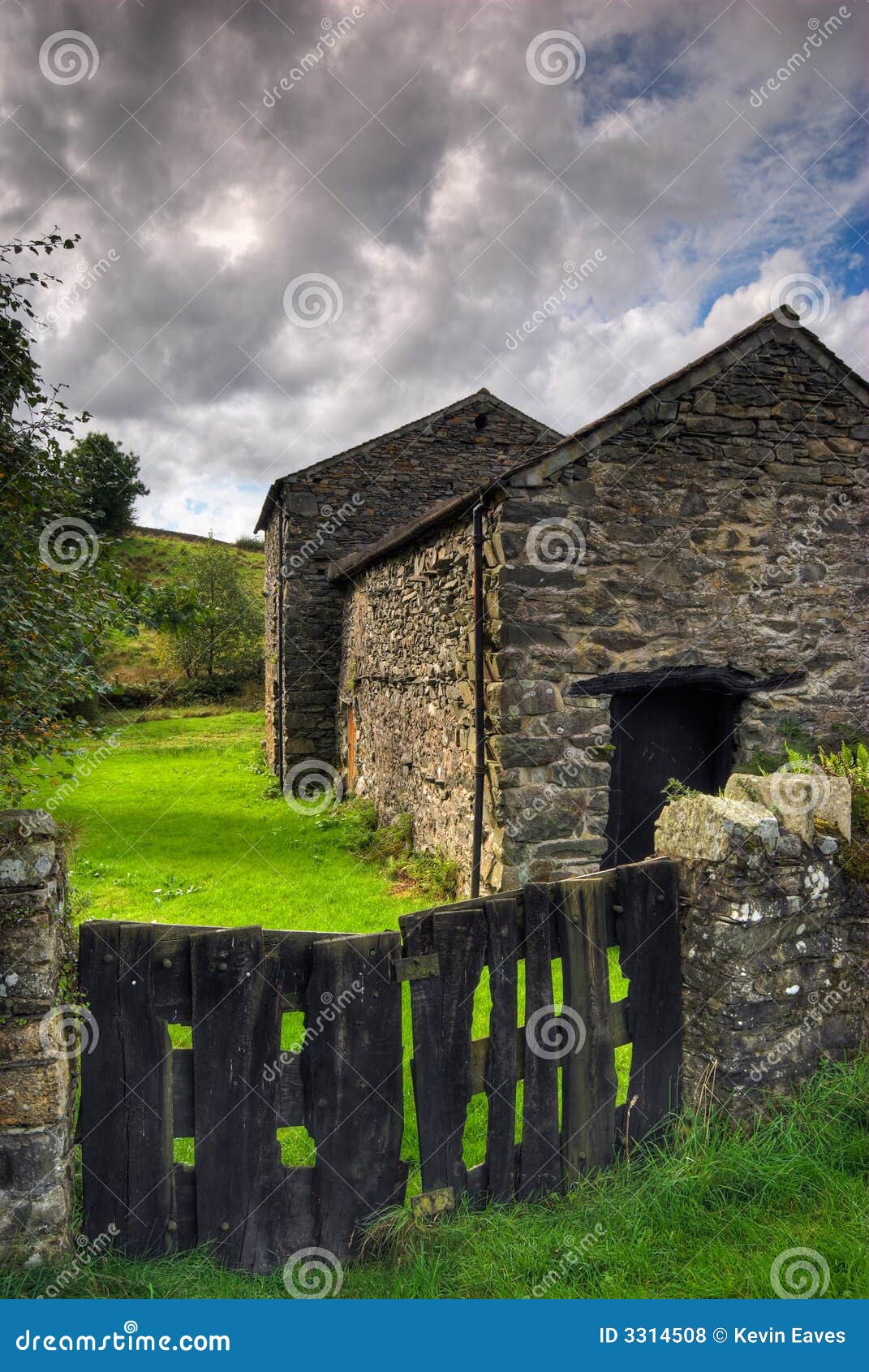 Stone built barn stock photo. Image of structure, barn - 3314508