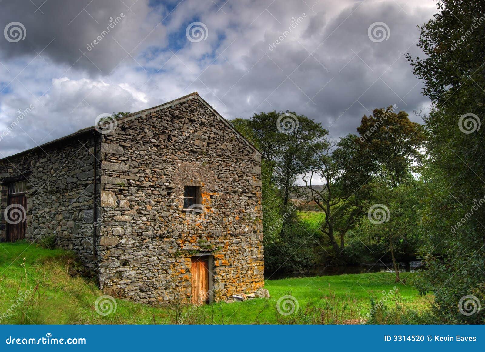 Stone built barn stock photo. Image of countryside, summer - 3314520