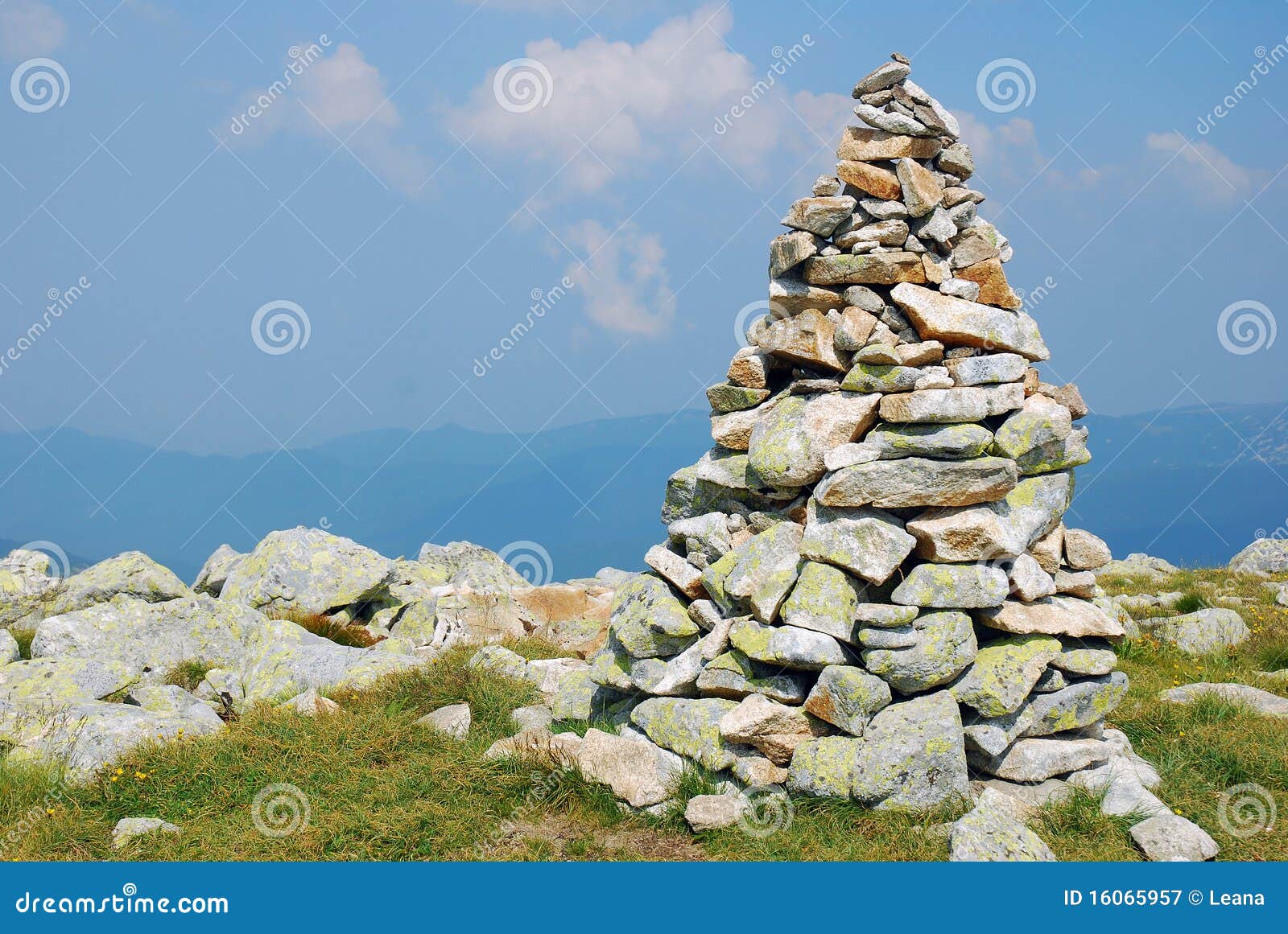 Stone cairn on a mountain stock image. Image of borrowdale - 16065957