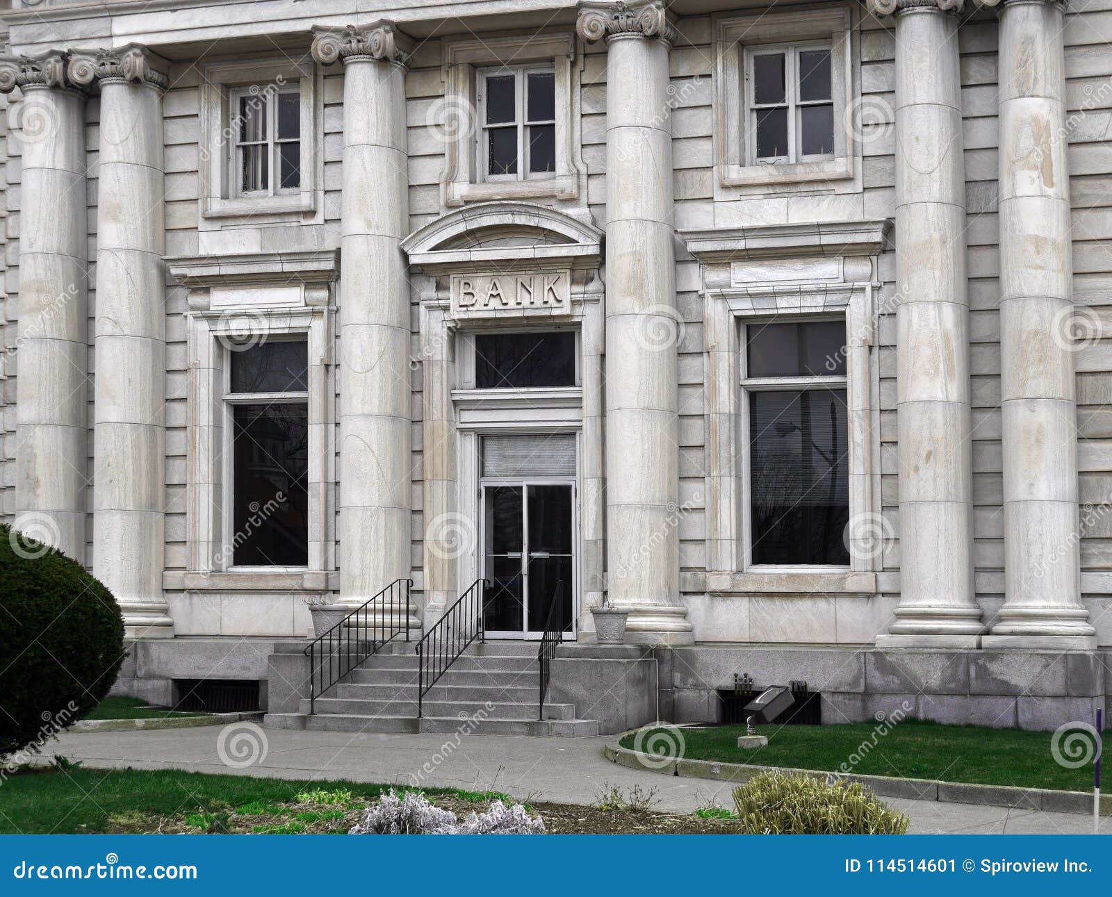 Bank building stock image. Image of architecture, columns - 114514601