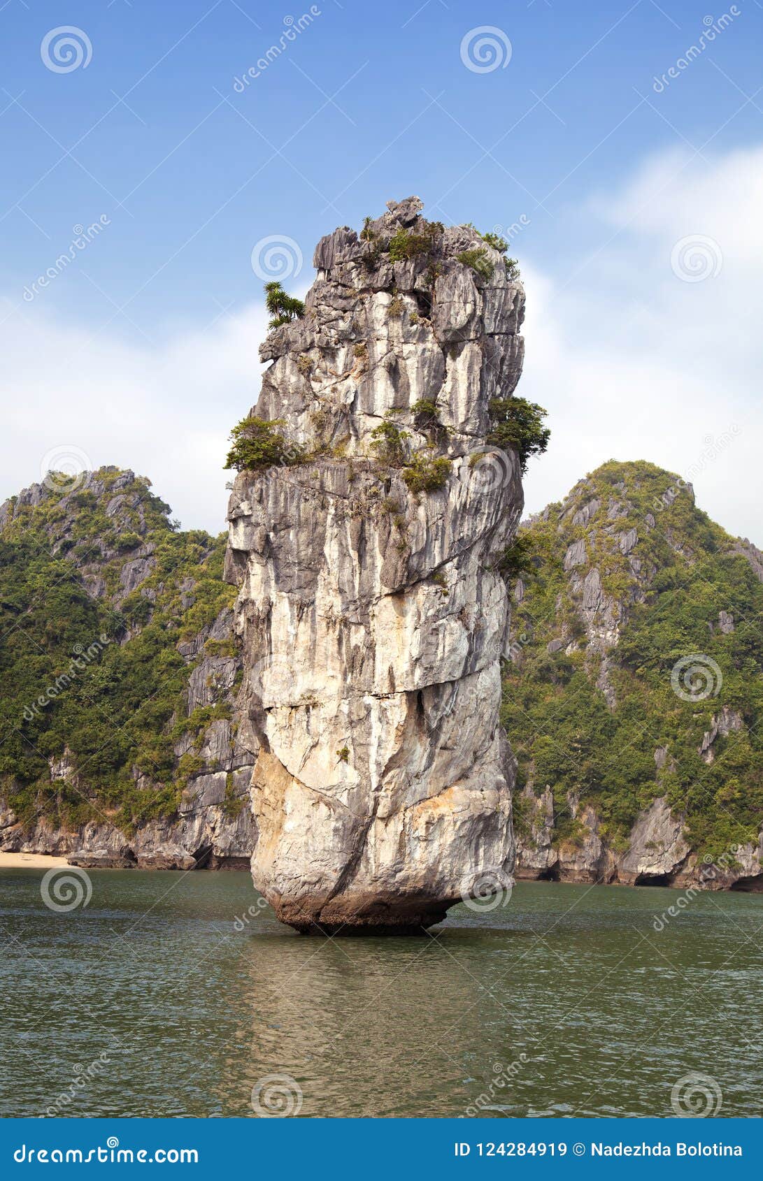 Stone Column in Ha Long Bay Stock Image - Image of unesco, heritage ...