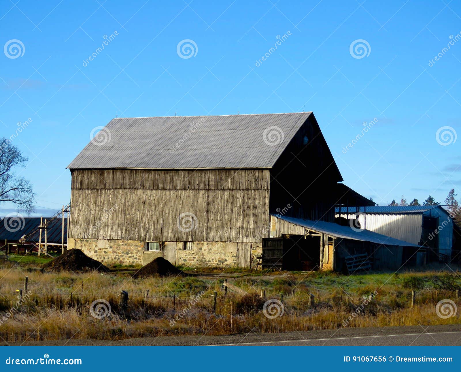 Stone foundation old barn stock photo. Image of barn - 91067656
