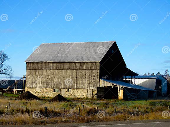 Stone foundation old barn stock photo. Image of barn - 91067656
