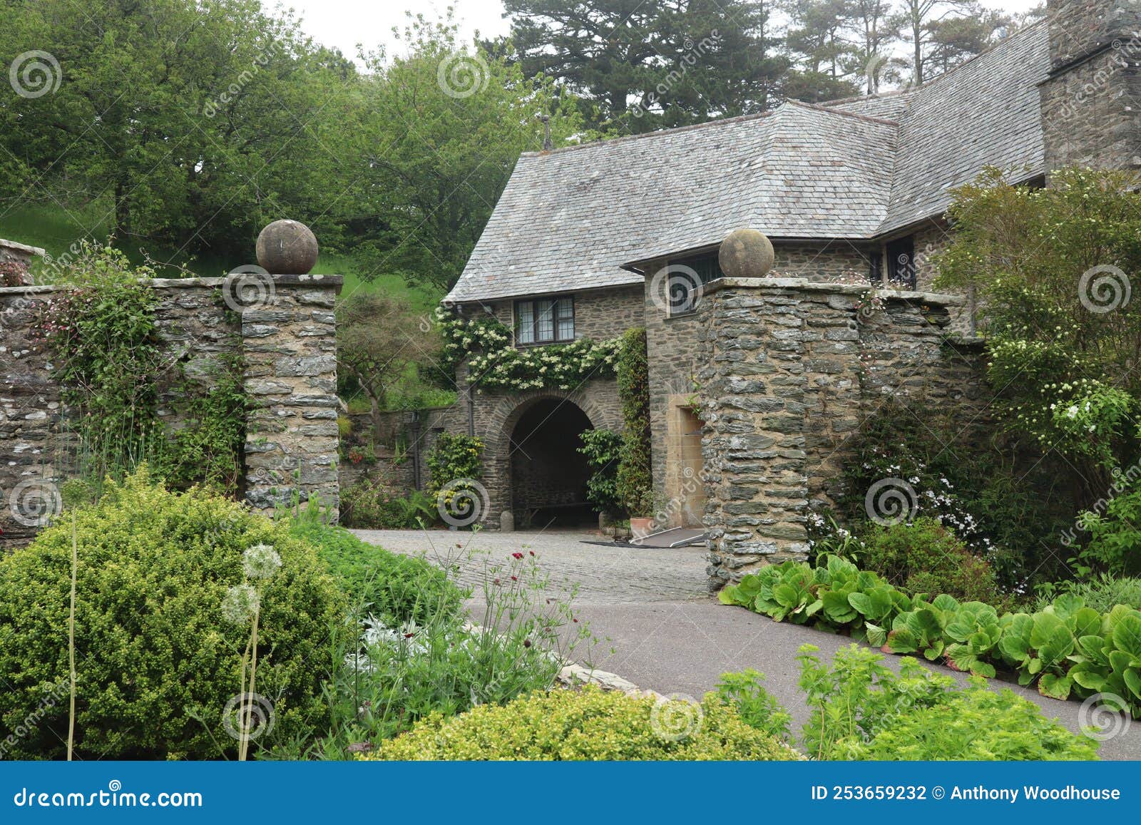The Stone Gates of an English Country House in Devon, England Editorial ...