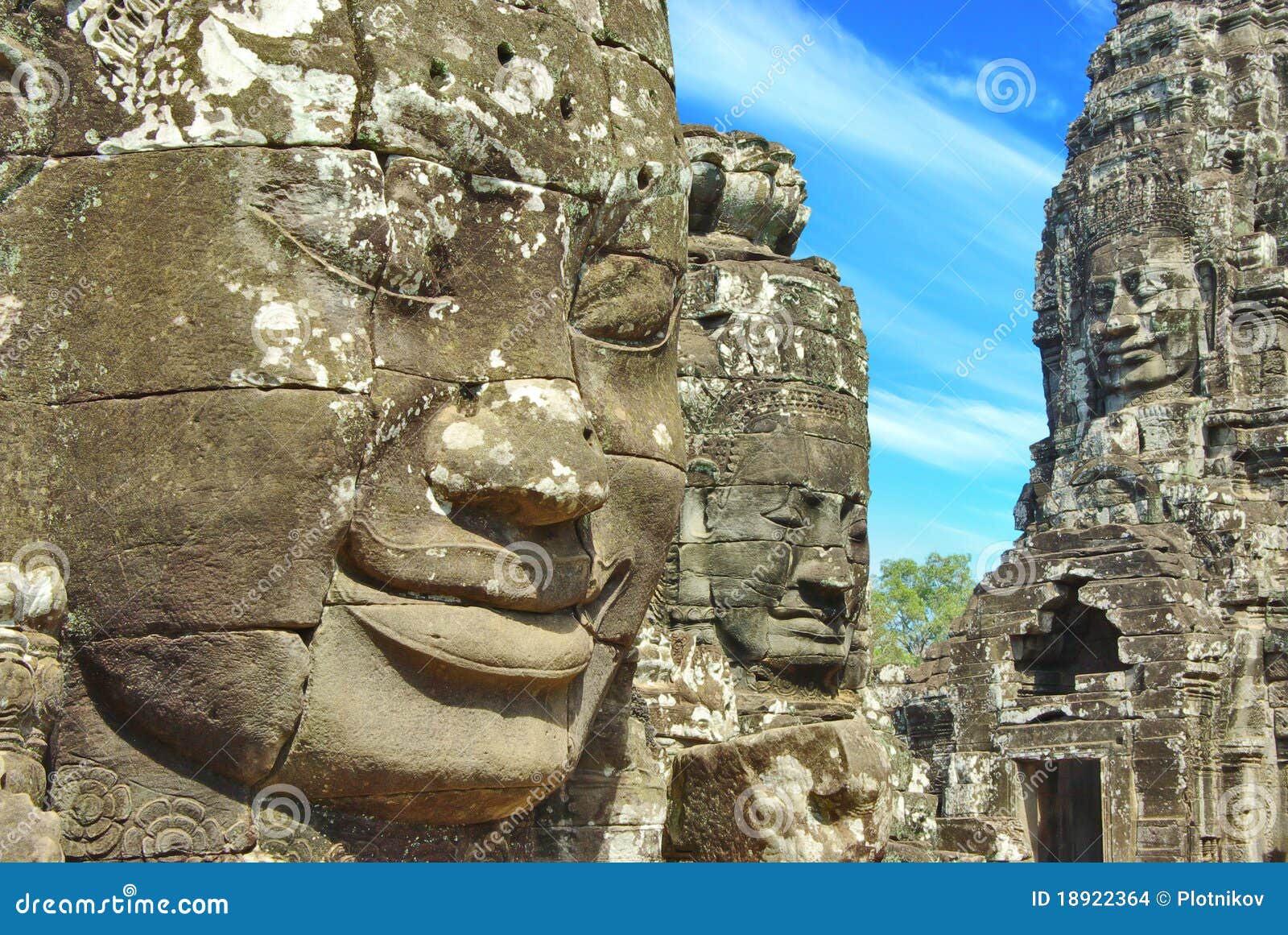 Stone Head In The Ruins Of Chavin De Huantar, In Huascaran National ...