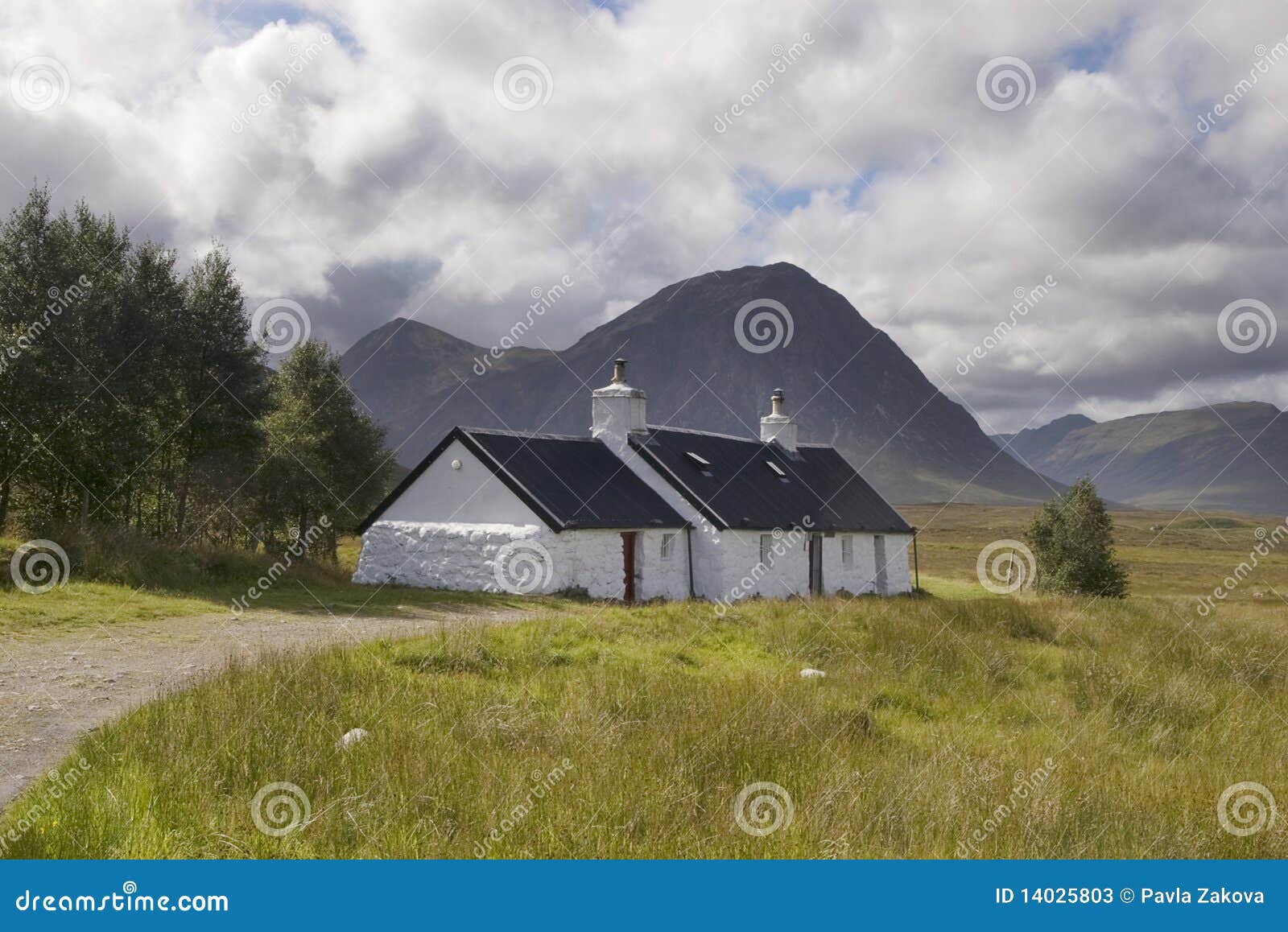 Stone house in Scotland stock image. Image of meadow - 14025803