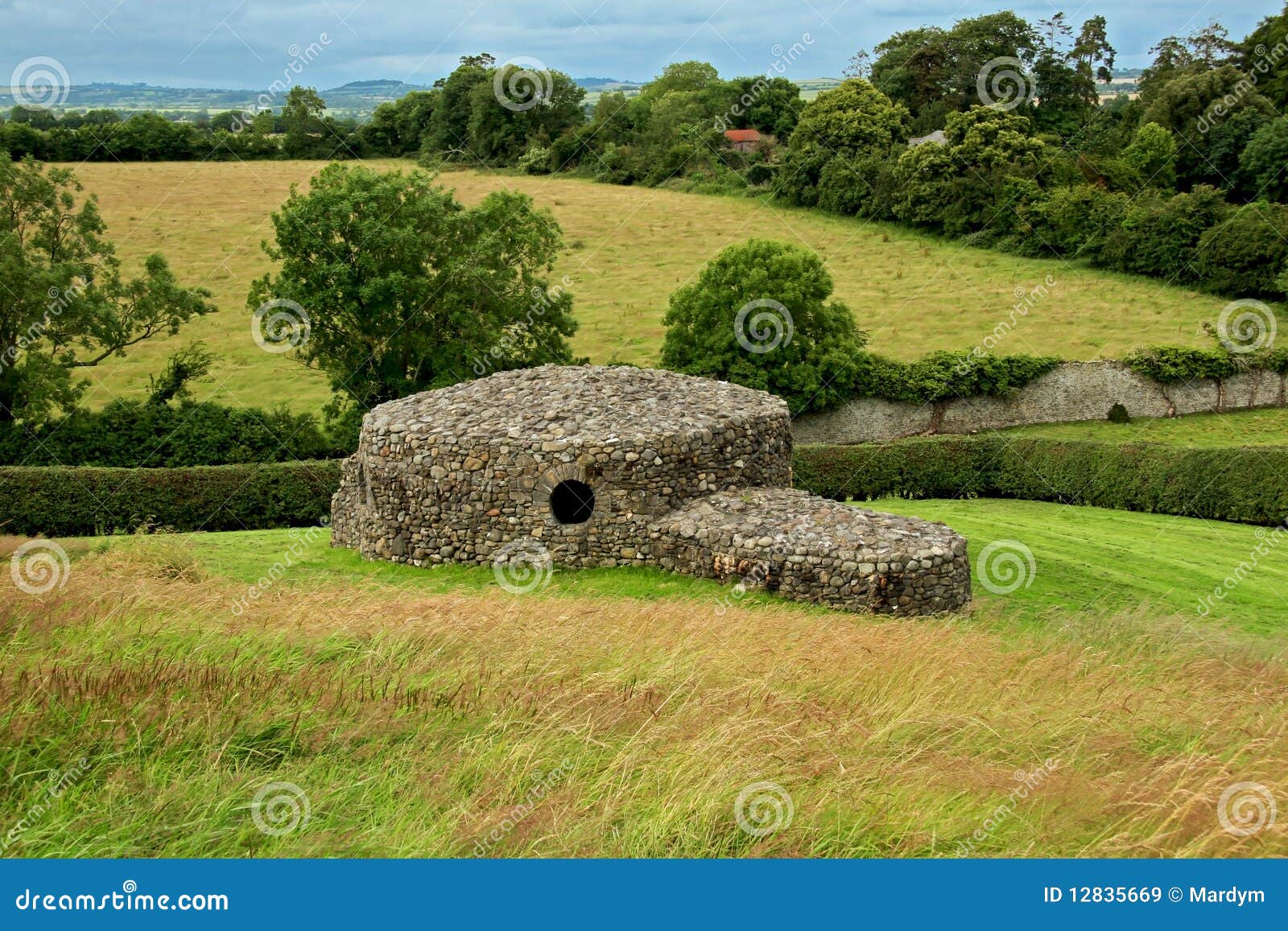 Stone hut at Newgrange stock image. Image of pretty, country - 12835669