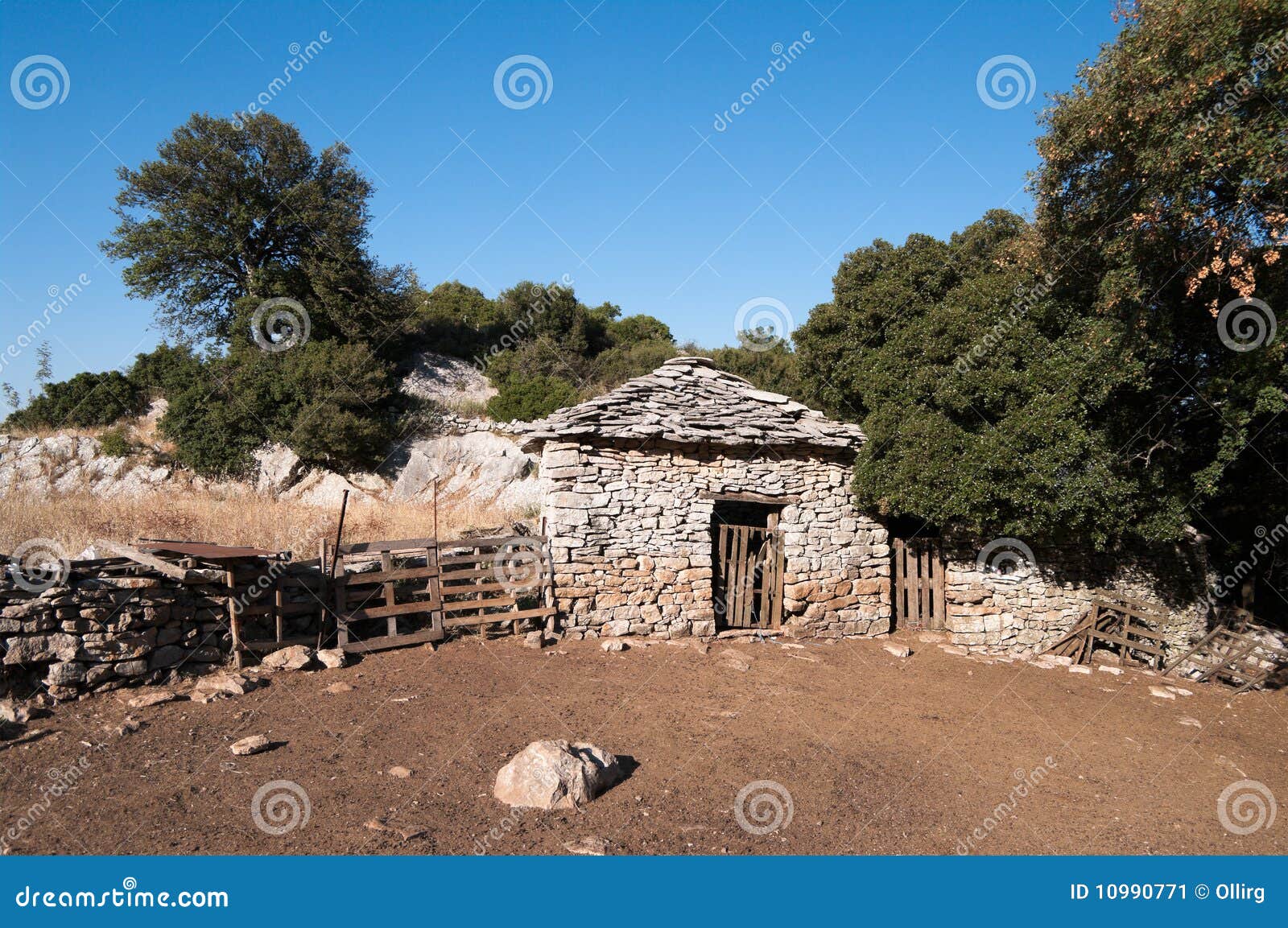 Stone lodge stock image. Image of front, tipical, home - 10990771