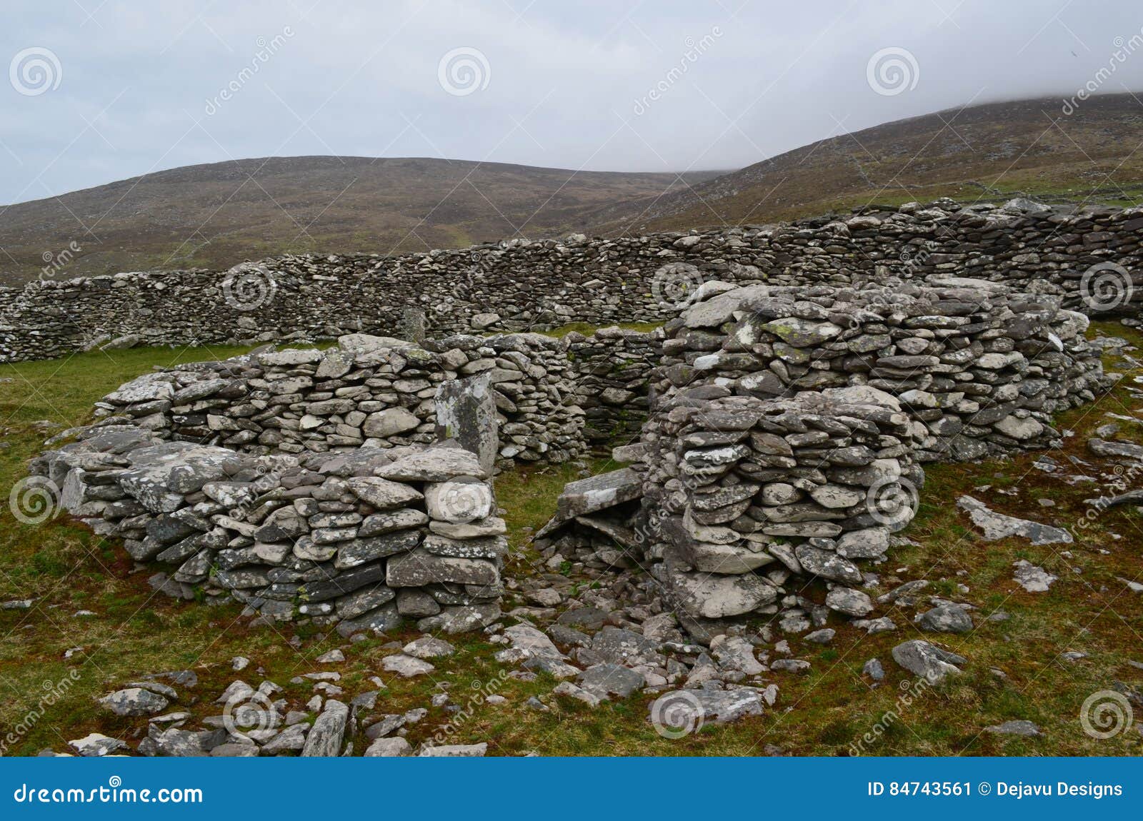 Stone Ruins of a Beehive Huts Stock Image - Image of ireland, fahan ...