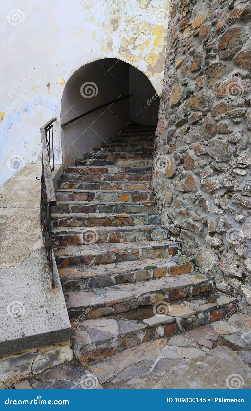 Stone Steps in Ancient Castle Stock Image - Image of staircase, dark ...