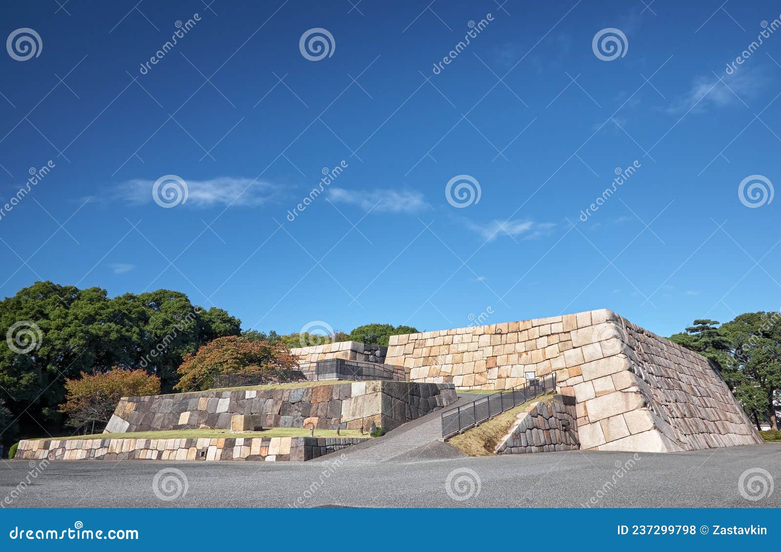 The Stone Wall of the Old Edo Castle in the Tokyo Imperial Palac Stock ...