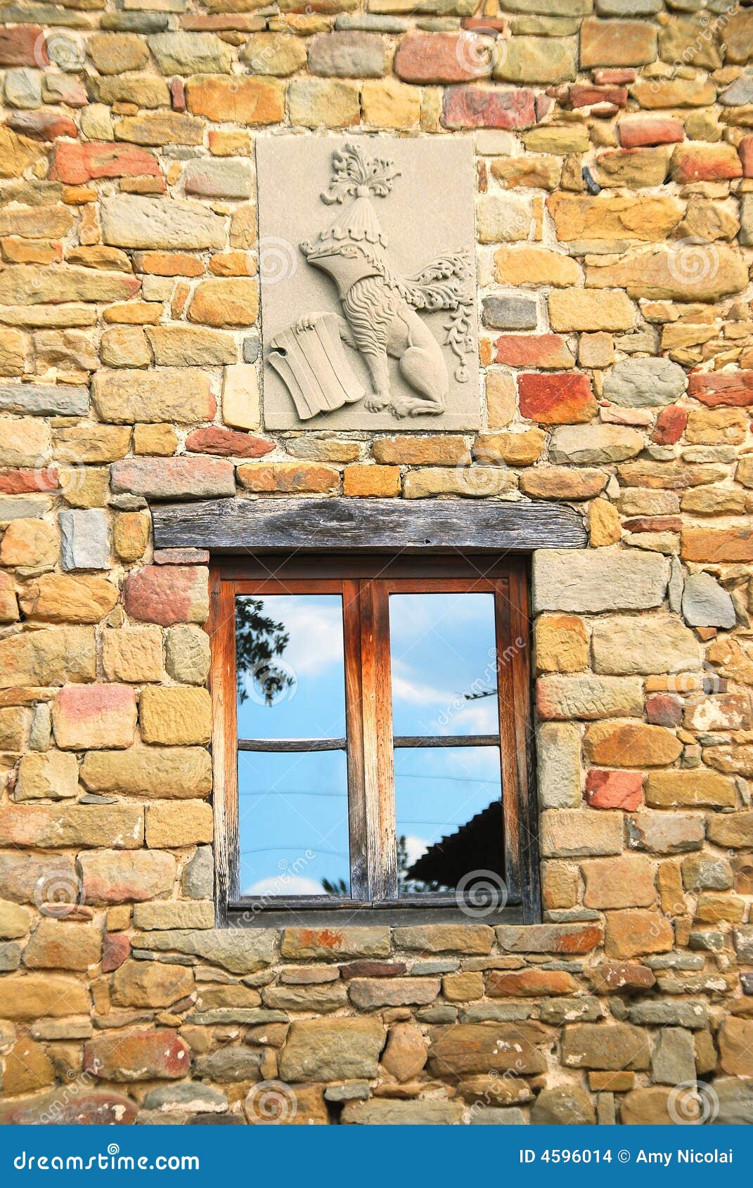 Stone Wall with Window and Crest Stock Photo - Image of arms, lion: 4596014